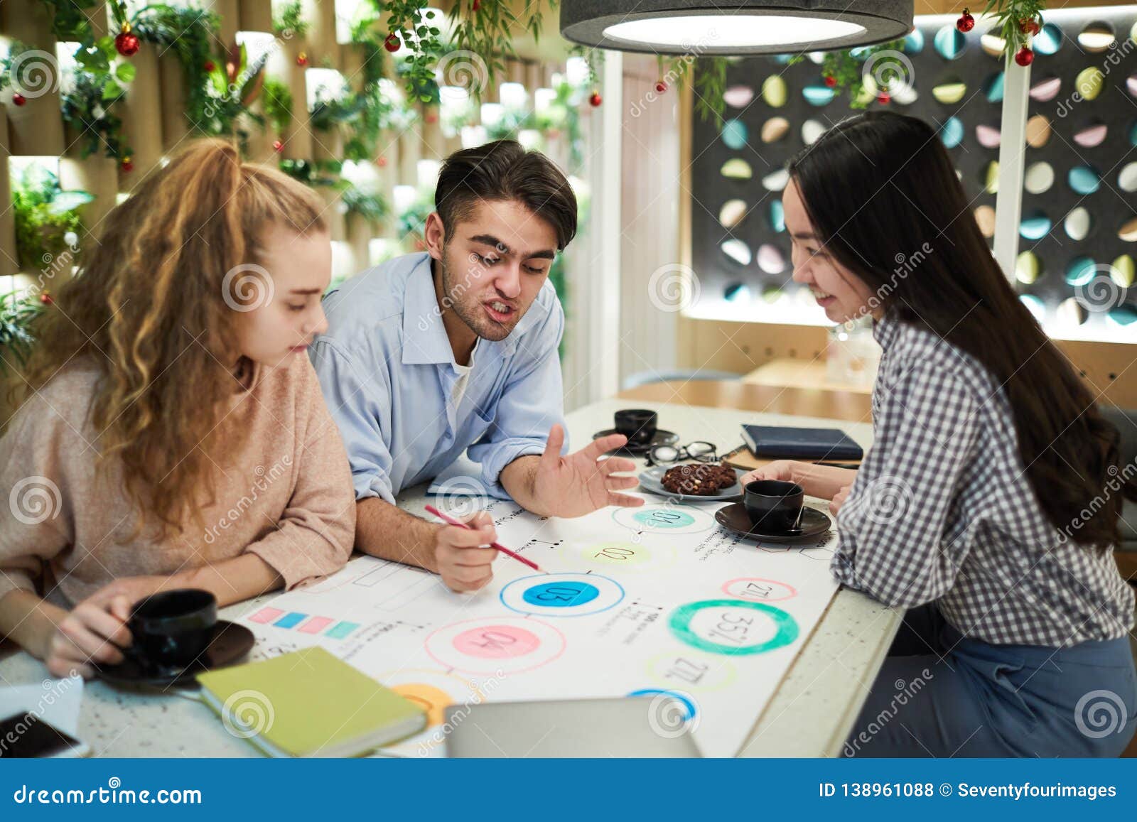 Guy explaining diagram stock photo. Image of consulting - 138961088