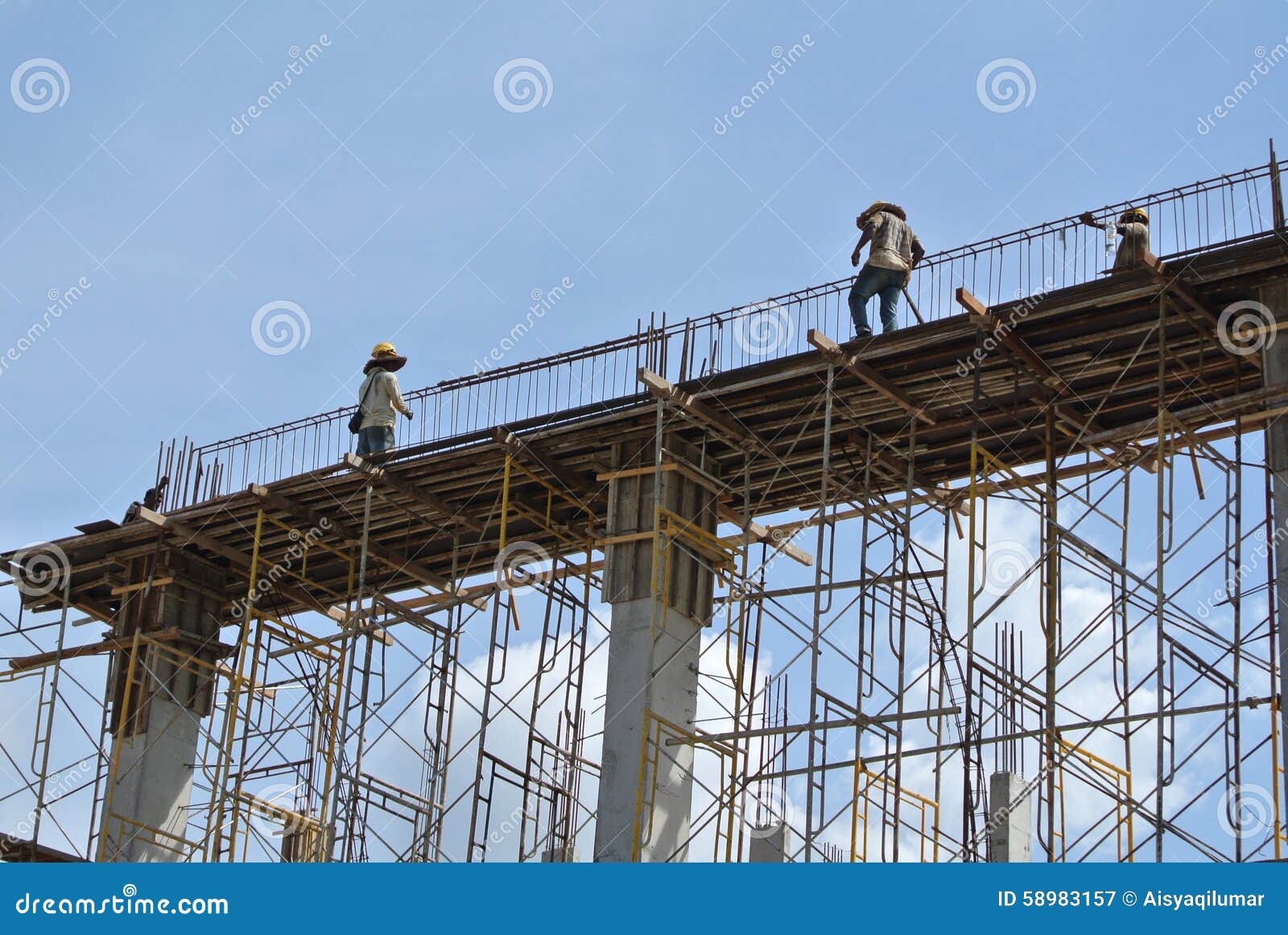Construction Worker Fabricating Beam Formwork Stock Photos - Free ...