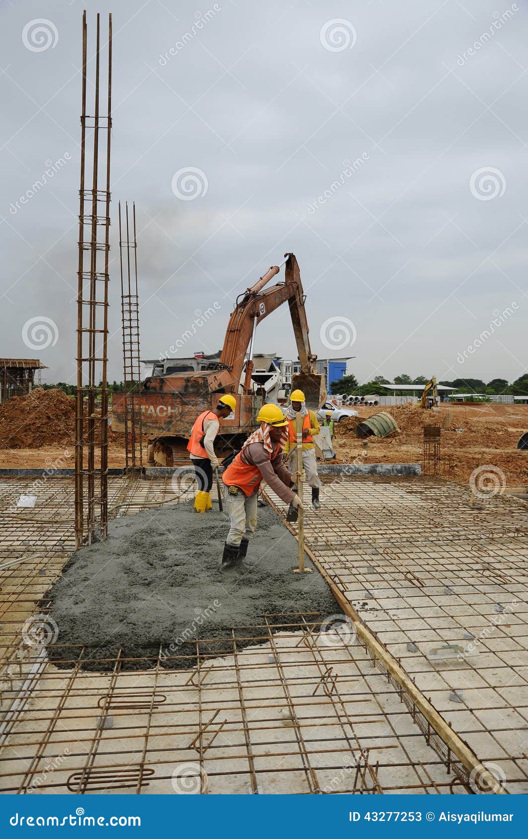 A Group of Construction Workers Casting Floor Slab Editorial Stock ...