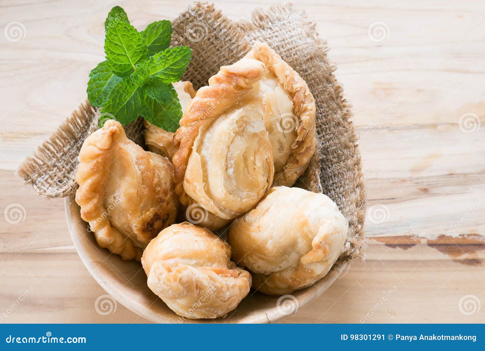 Group of curry puff. stock image. Image of bakery, leaf - 98301291