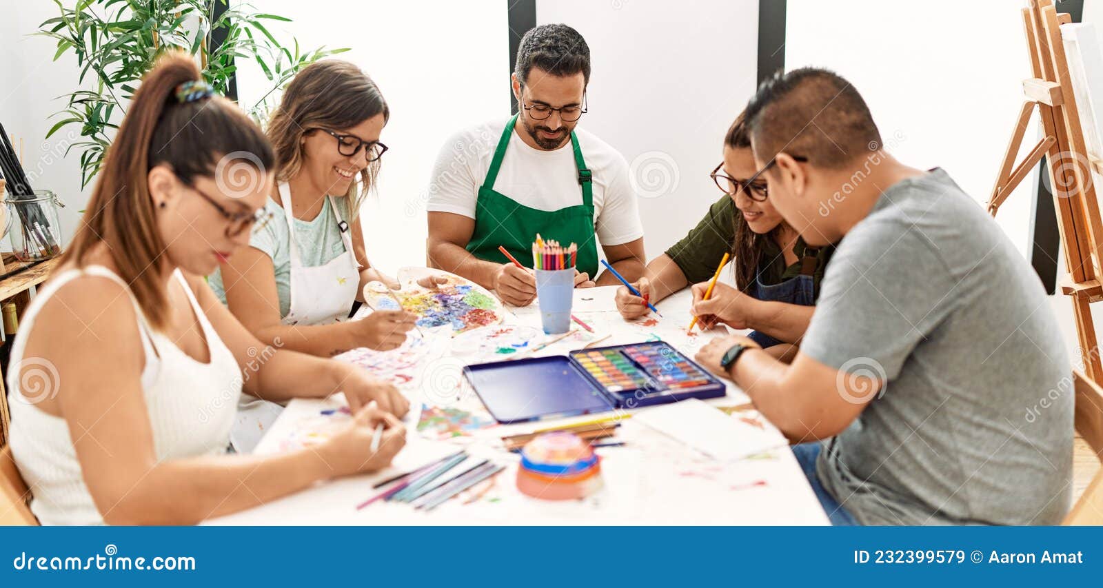 Group of Draw Students Sitting on the Table Drawing at Art Studio Stock ...