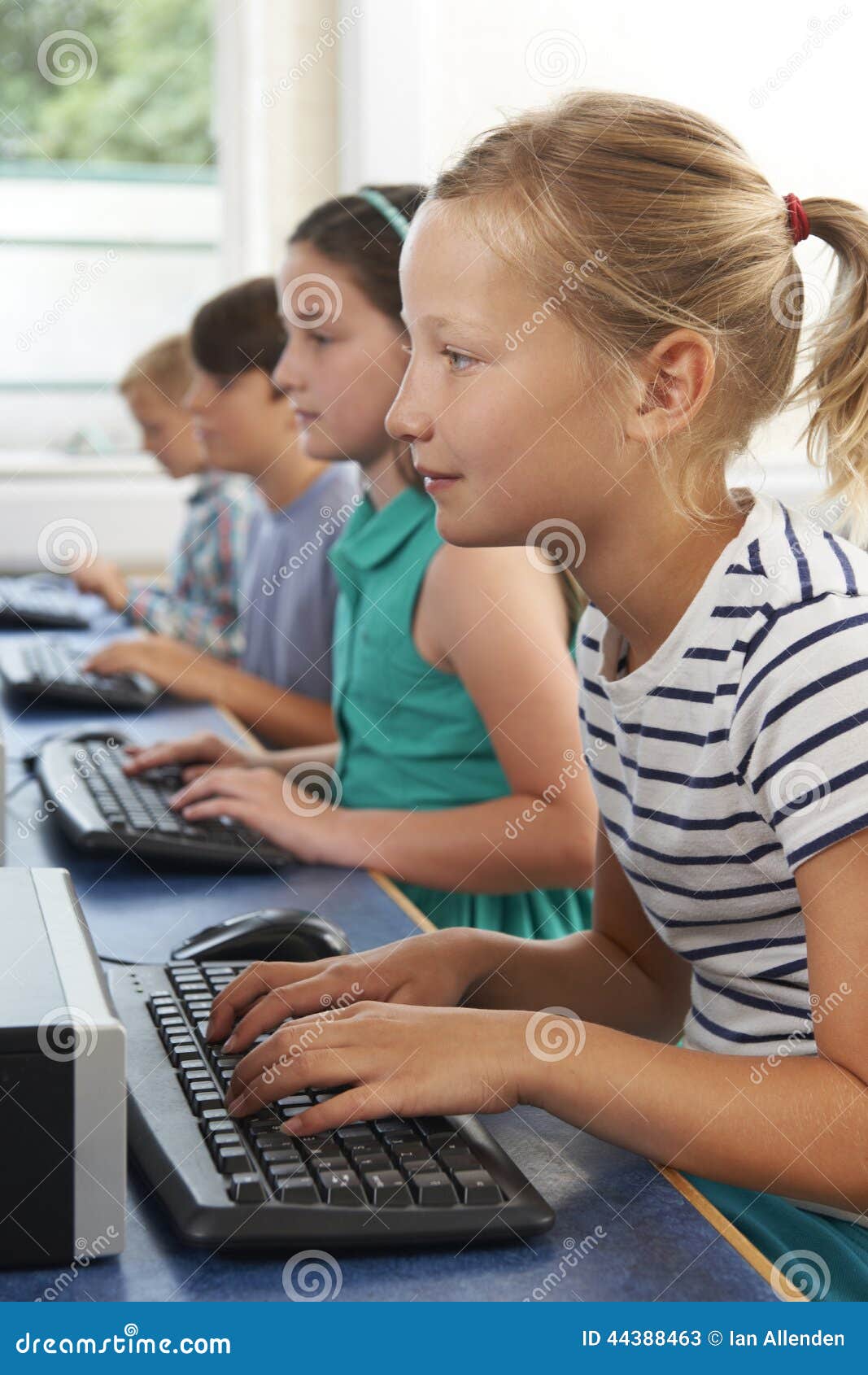 Group of Elementary School Children in Computer Class Stock Image ...