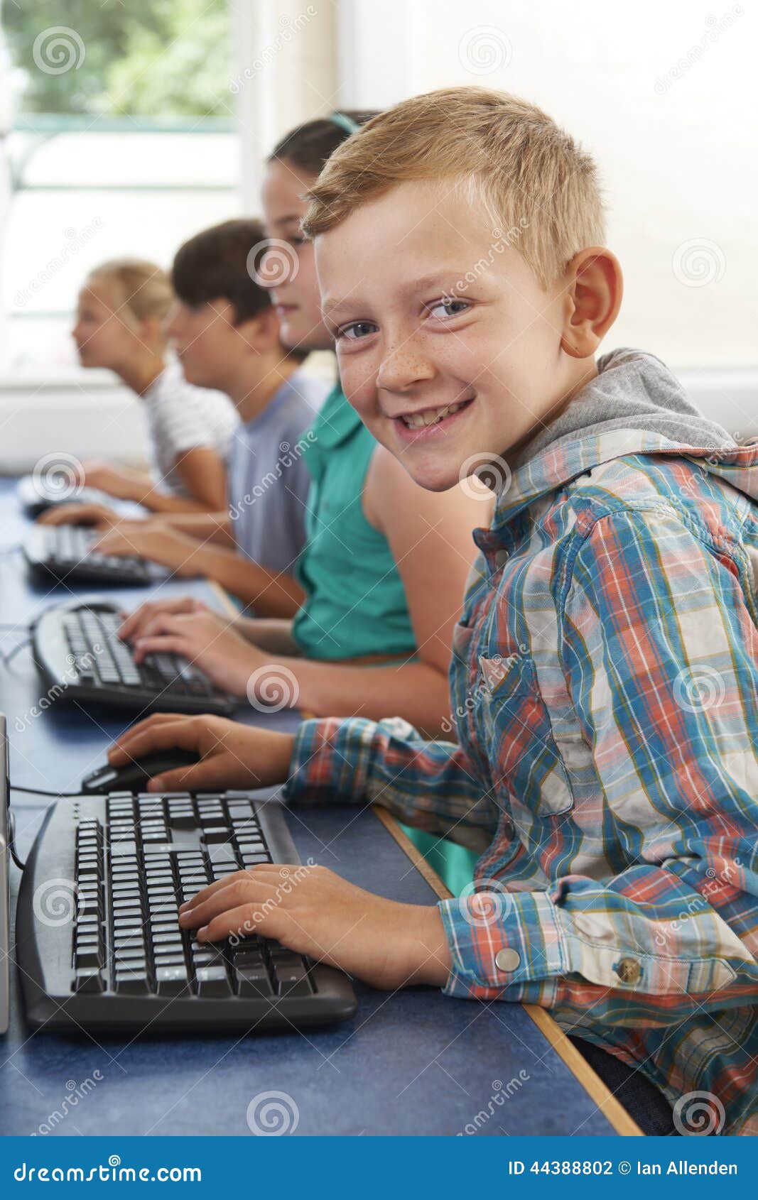 Group of Elementary School Children in Computer Class Stock Photo ...