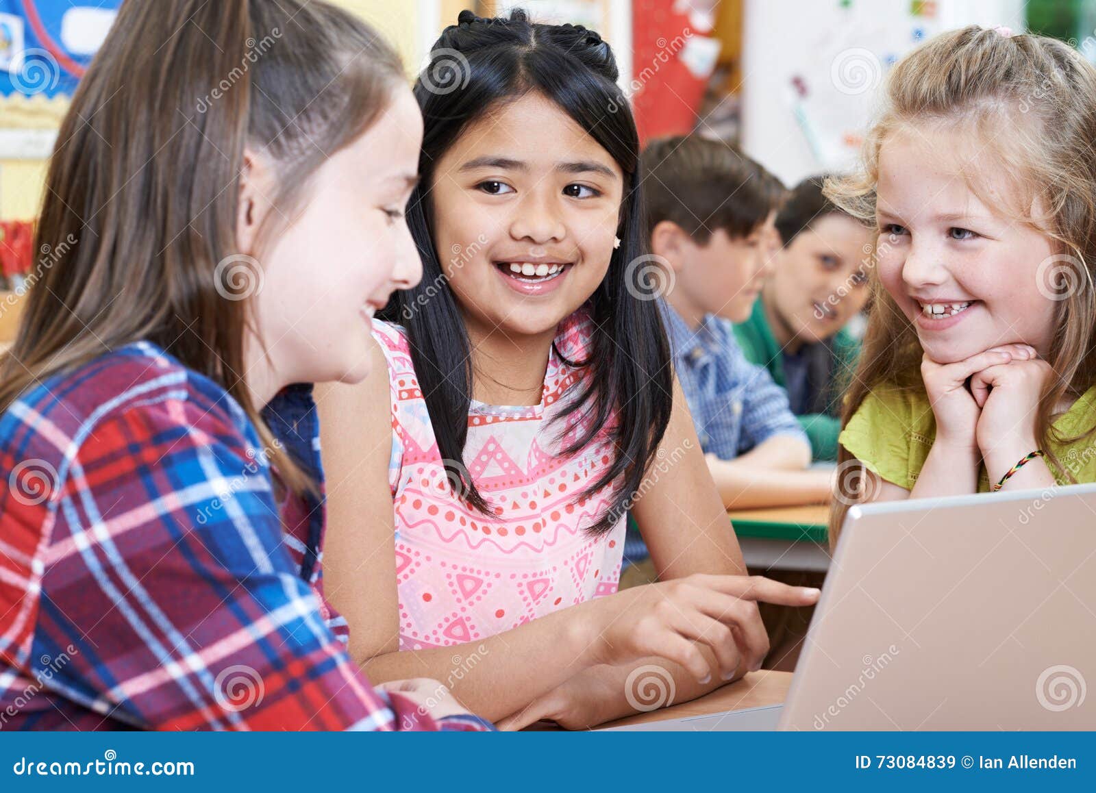 Group of Elementary School Children Working Together in Computer Stock ...