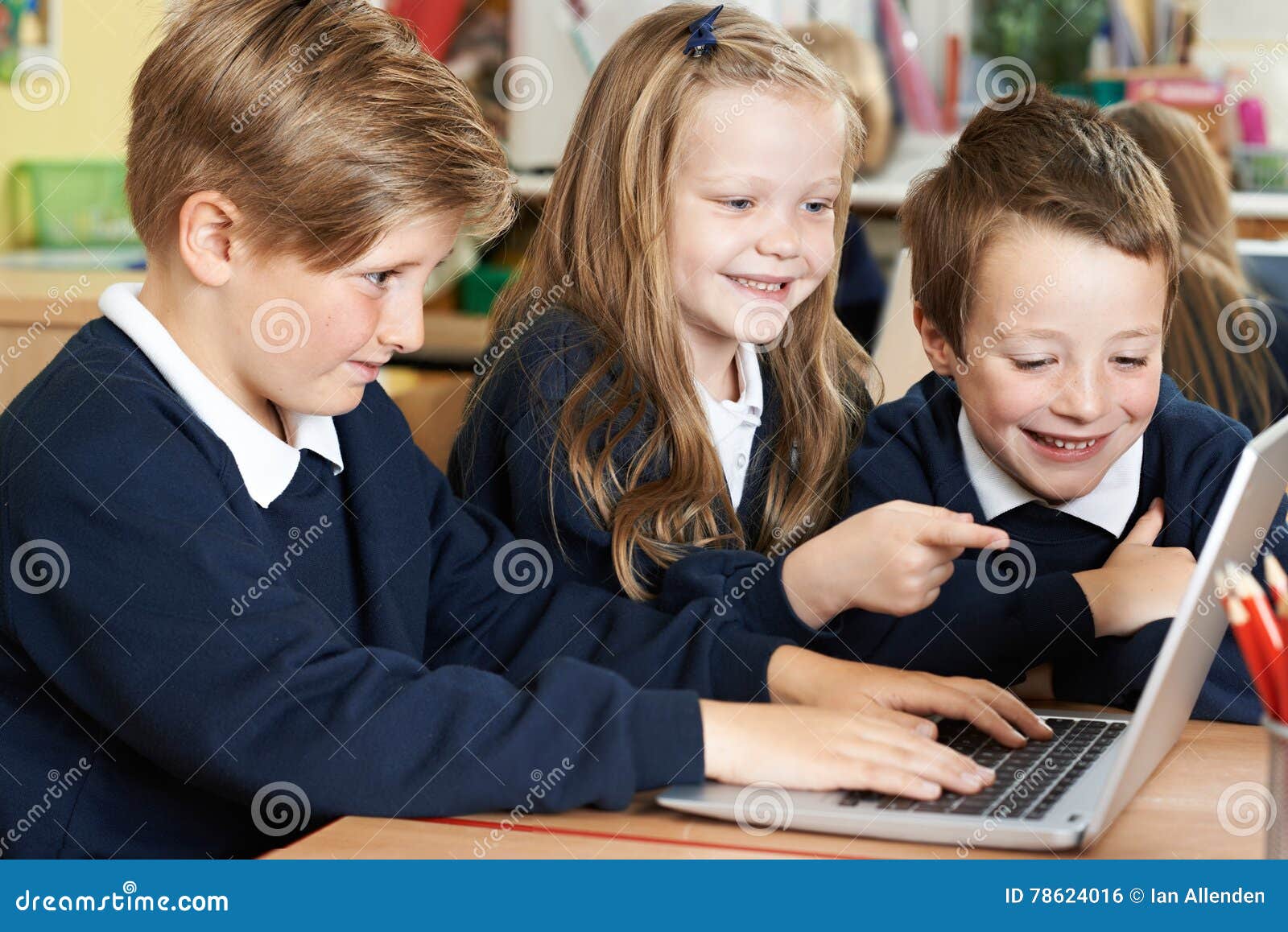 Group of Elementary School Children Working Together in Computer Stock ...
