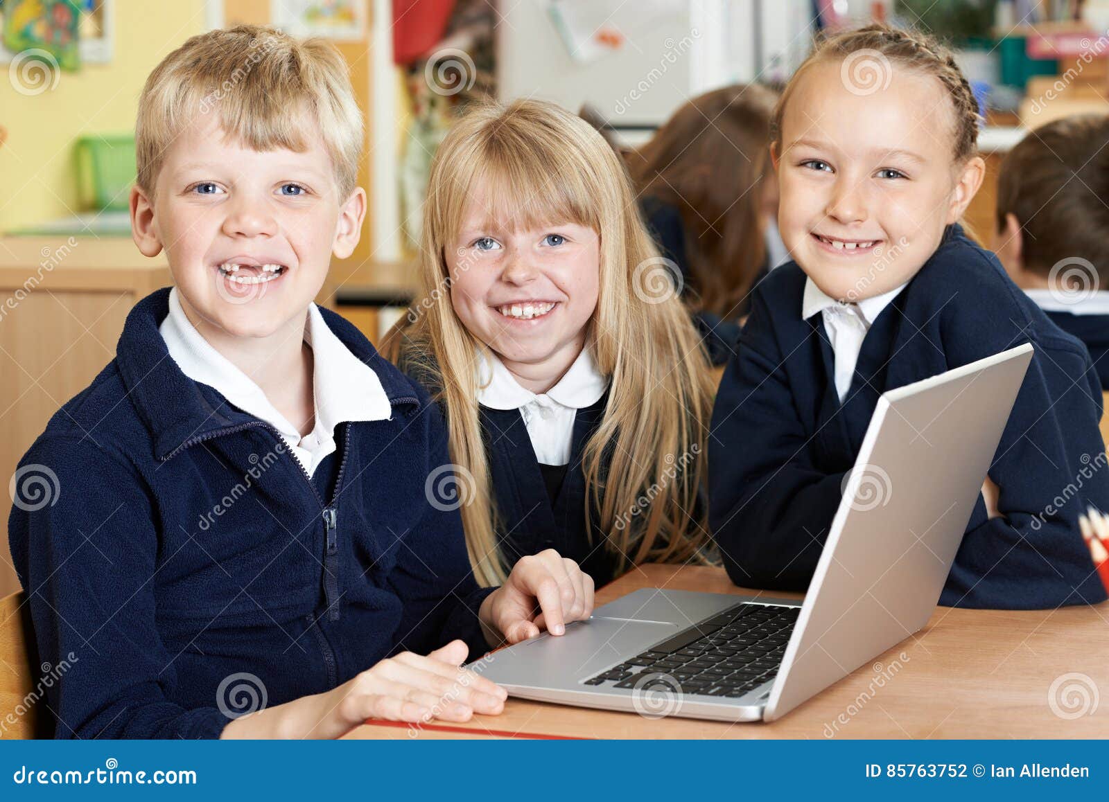Group of Elementary School Children Working Together in Computer Stock ...