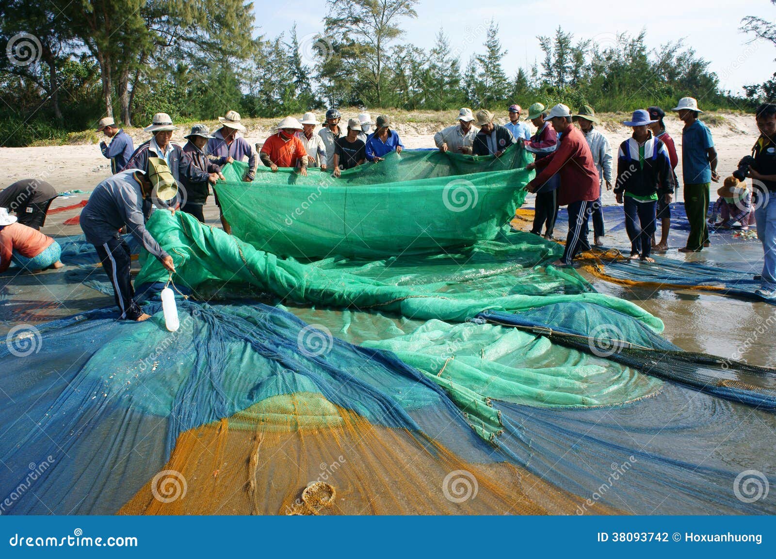 Group of Fisherman Pull Fish Net Editorial Photography - Image of group ...