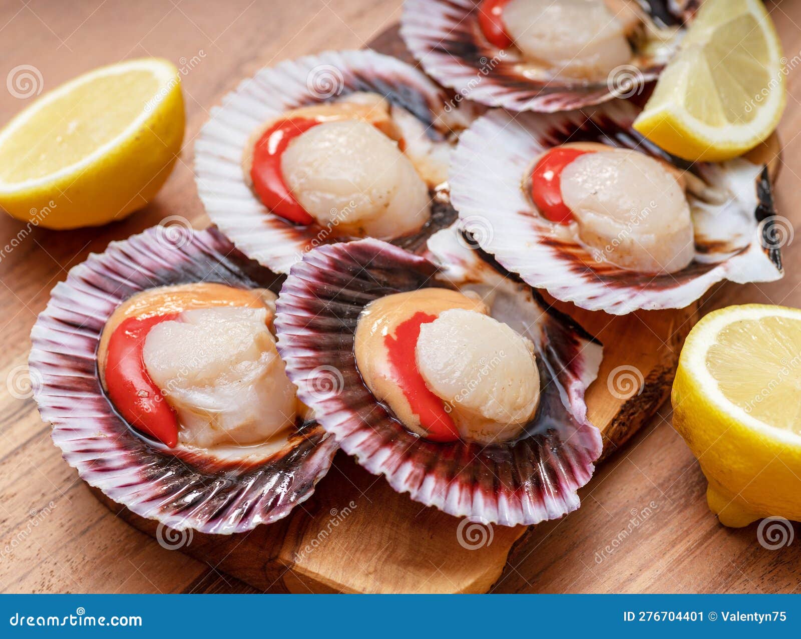 Group of Fresh Opened Scallop with Scallop Roe or Coral Close Up Stock ...