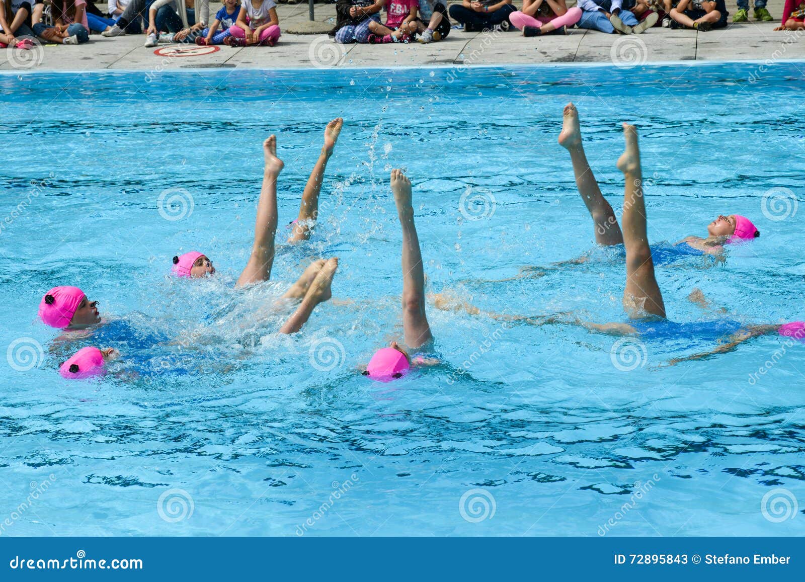 Group of Girls in a Pool Practicing Synchronized Swimming Editorial ...