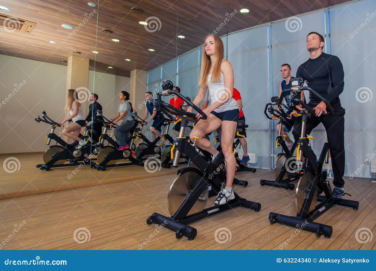 986 Group Cycling Class Stock Photos - Free & Royalty-Free Stock Photos ...