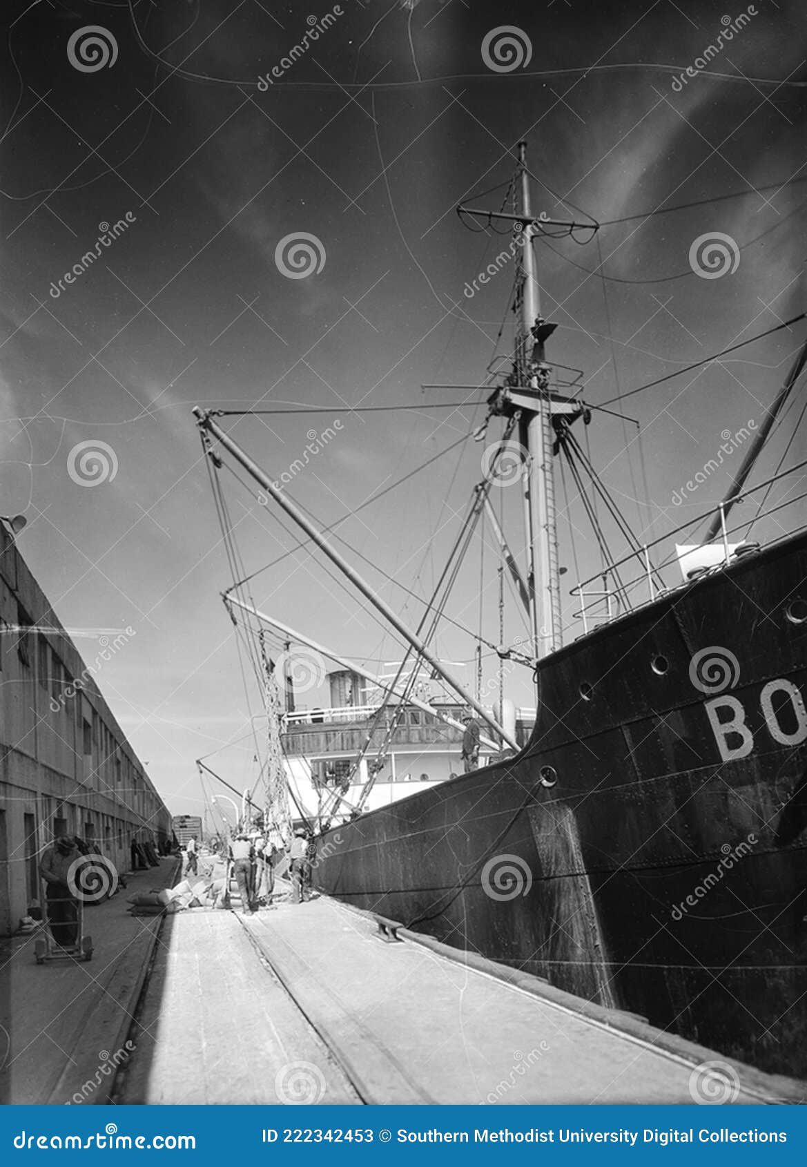 [Group Of Longshoremen Loading Cargo Ship] Picture. Image: 222342453