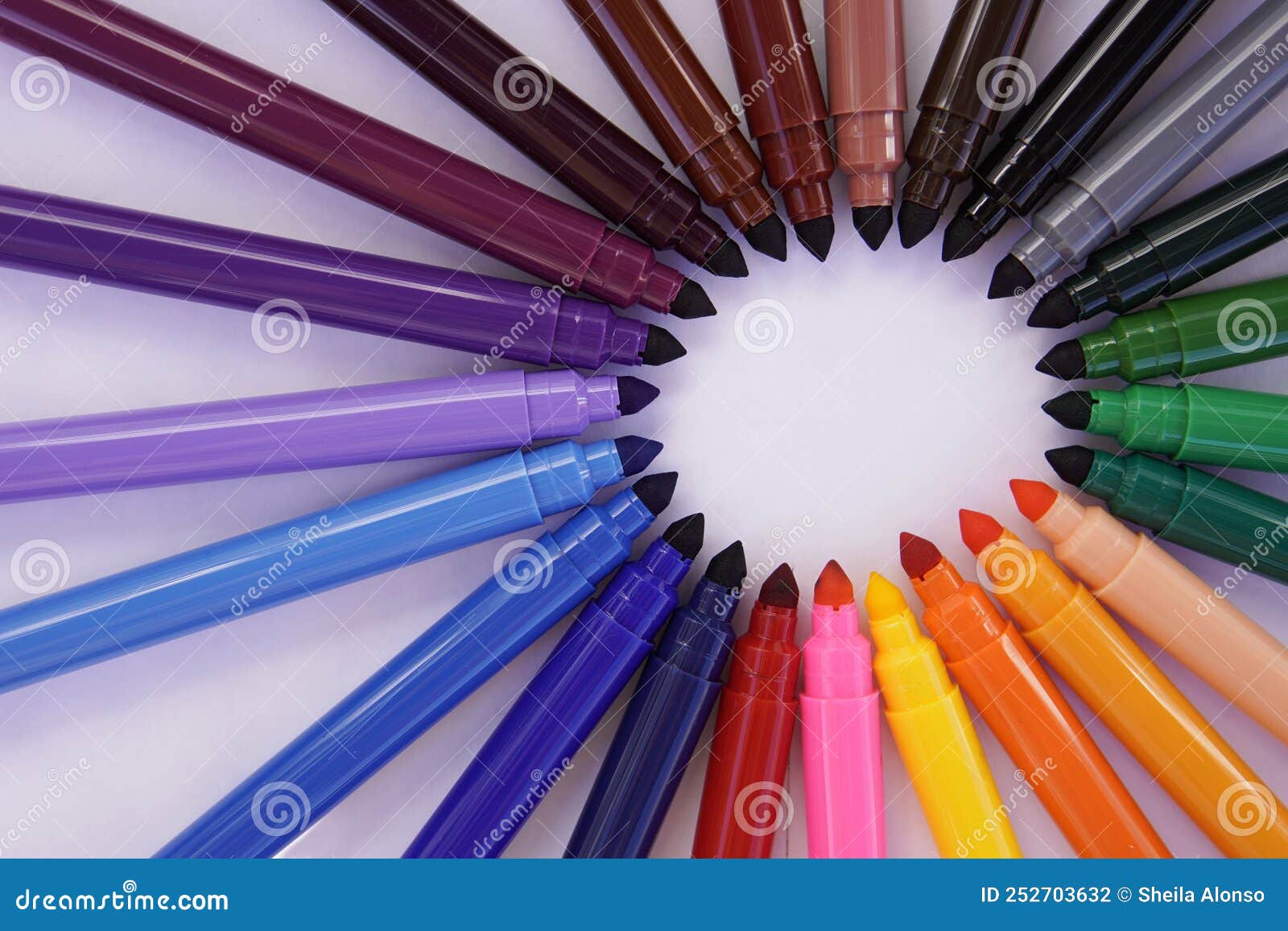 Group of Colored Marker Pens in the Shape of a Circle Stock Photo ...