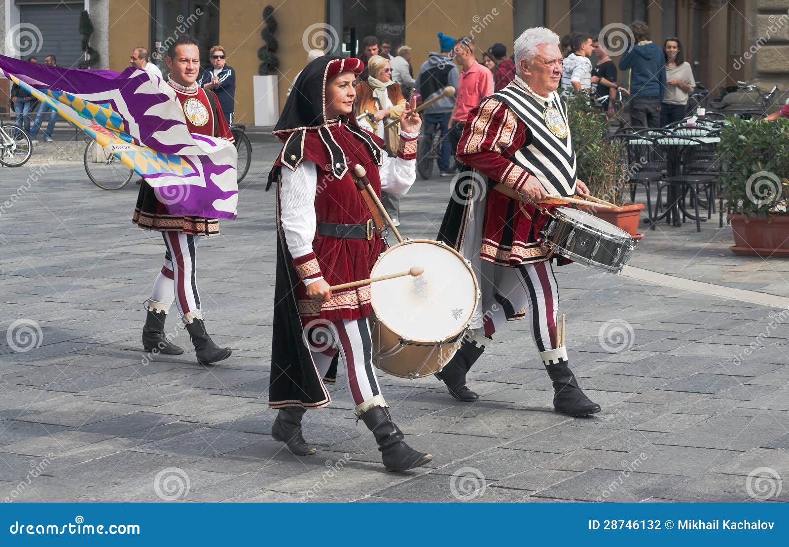 Group of medieval drummers editorial photography. Image of tourism ...