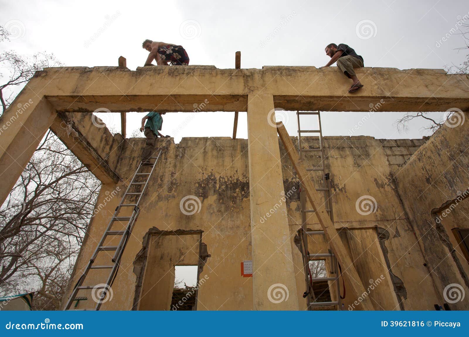 Group of men at work editorial photo. Image of labour - 39621816