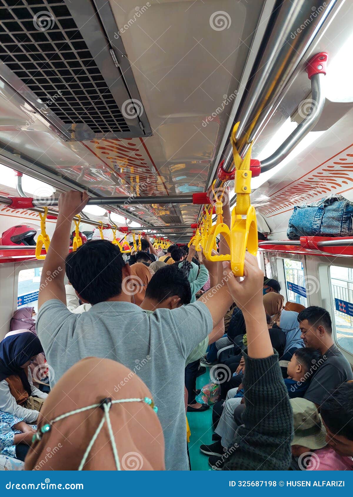 People Handle Arduino Components In A Workshop At Sonar Barcelona ...