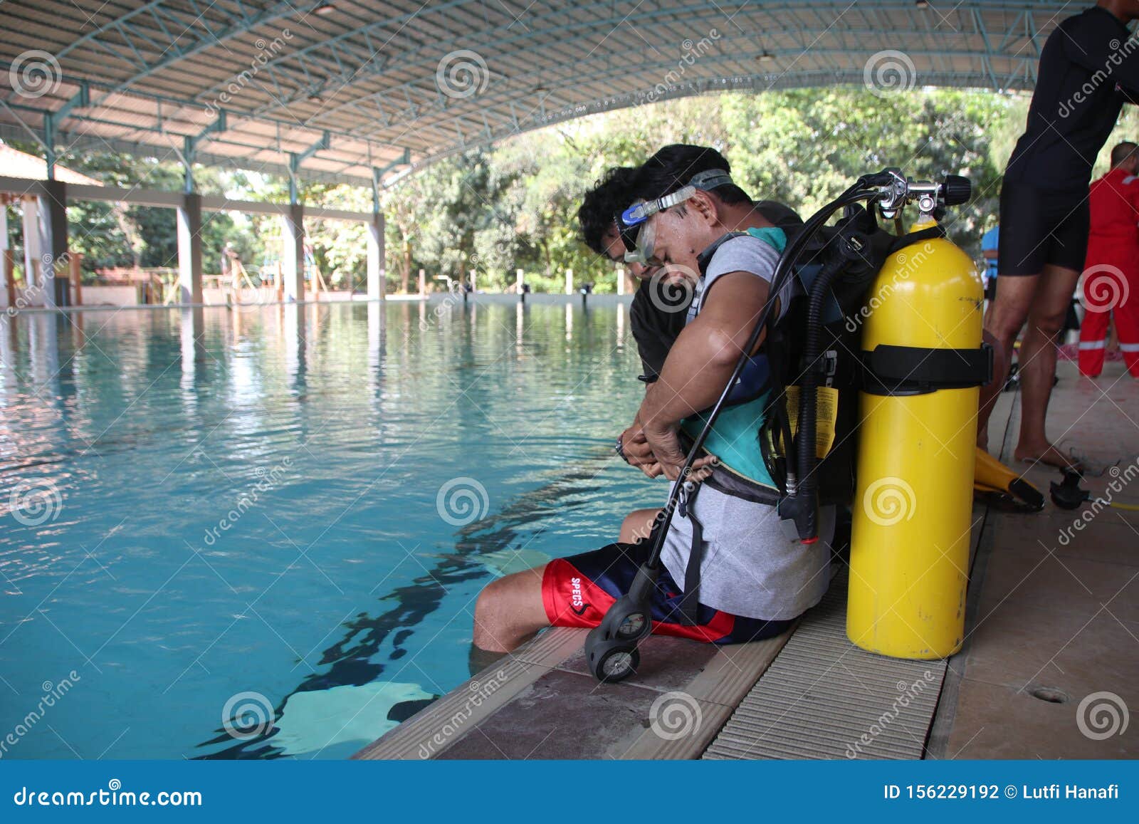 A Group of People Doing Diving Training in a Swimming Pool Editorial ...