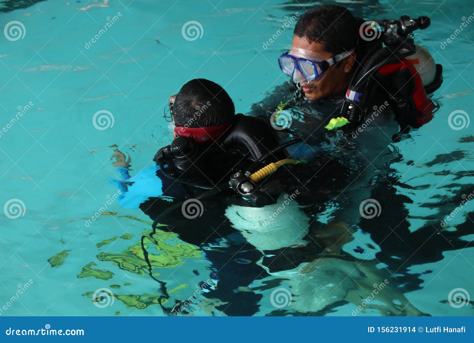 A Group of People Doing Diving Training in a Swimming Pool Editorial ...
