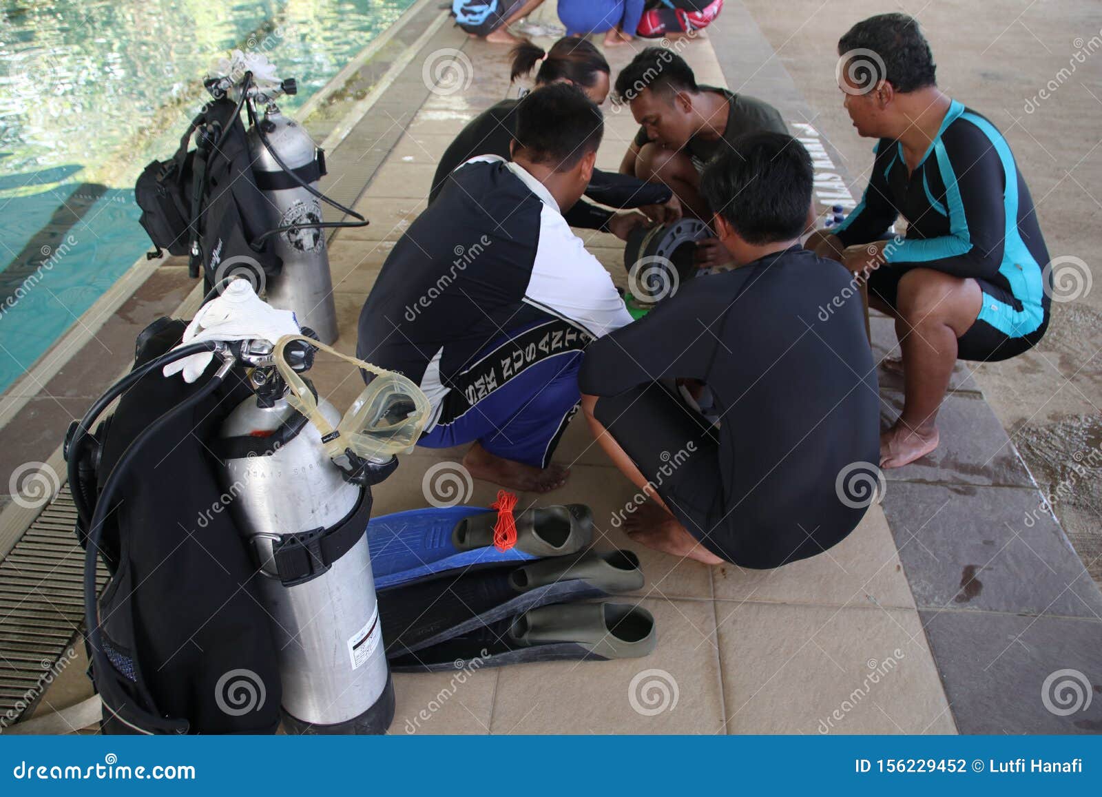 A Group of People Doing Diving Training in a Swimming Pool Editorial ...