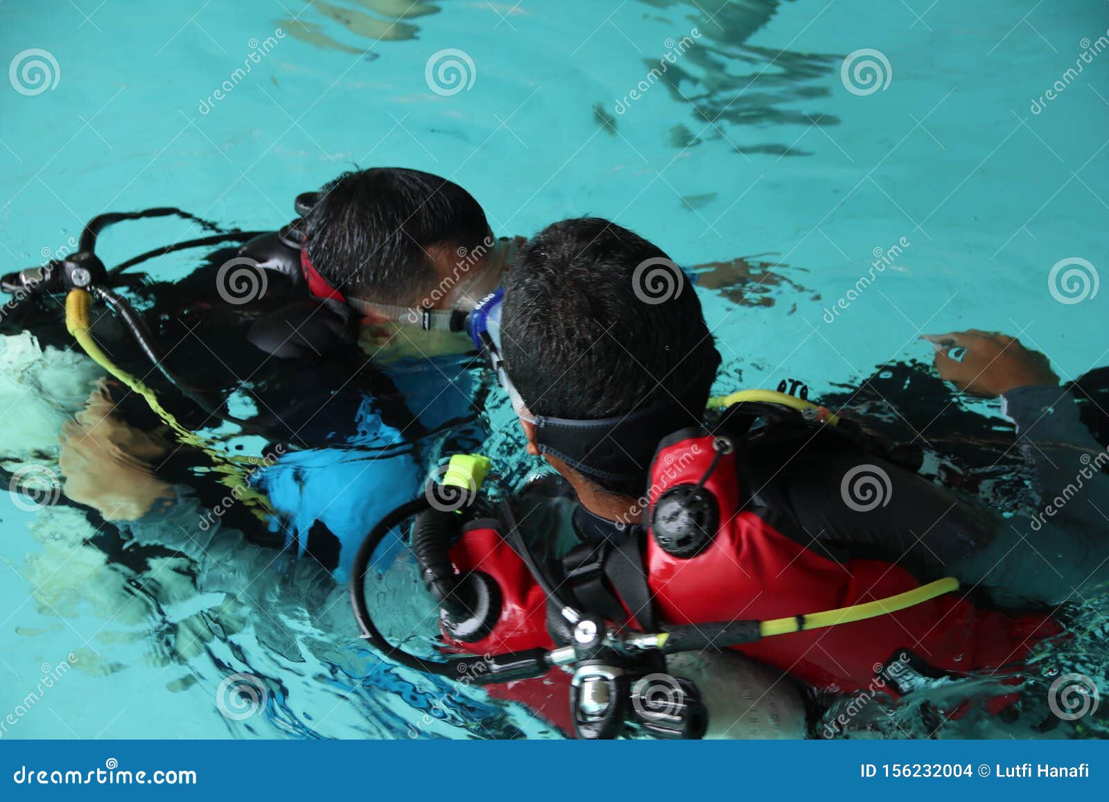 A Group of People Doing Diving Training in a Swimming Pool Editorial ...