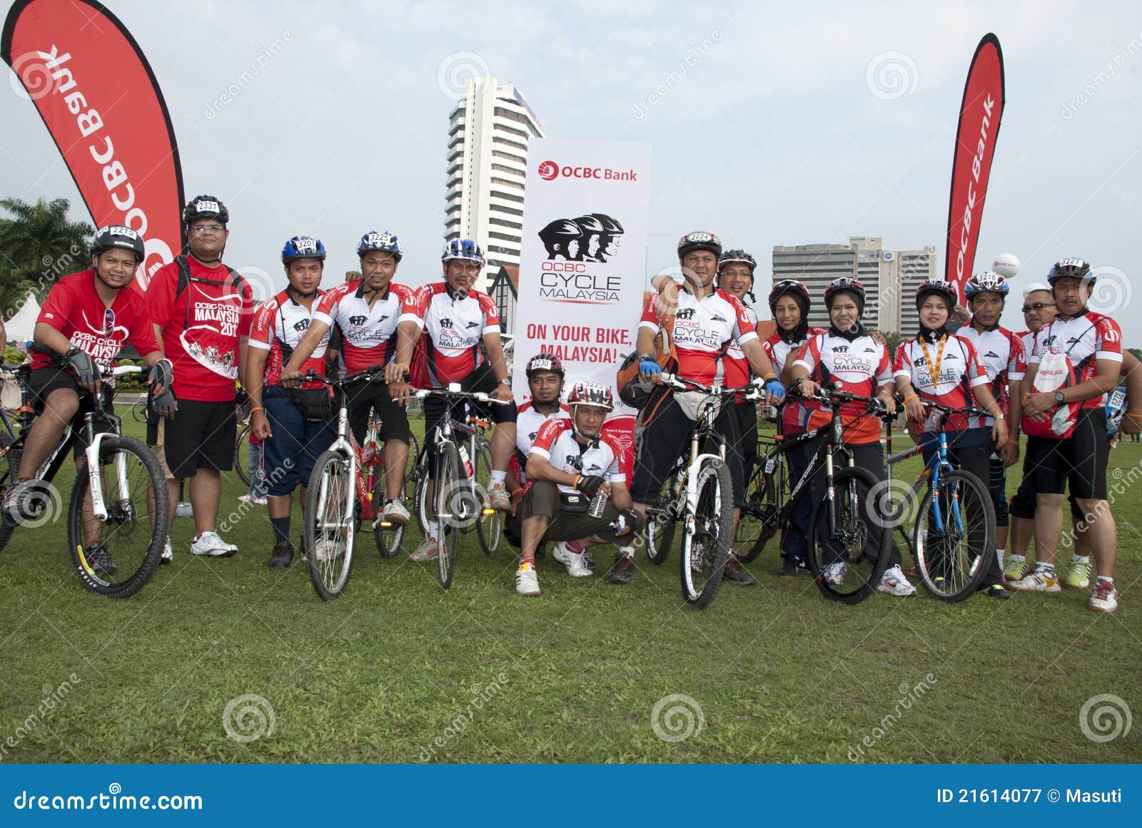 Group Picture after Ride at OCBC Cycle Malaysia Editorial Photography ...