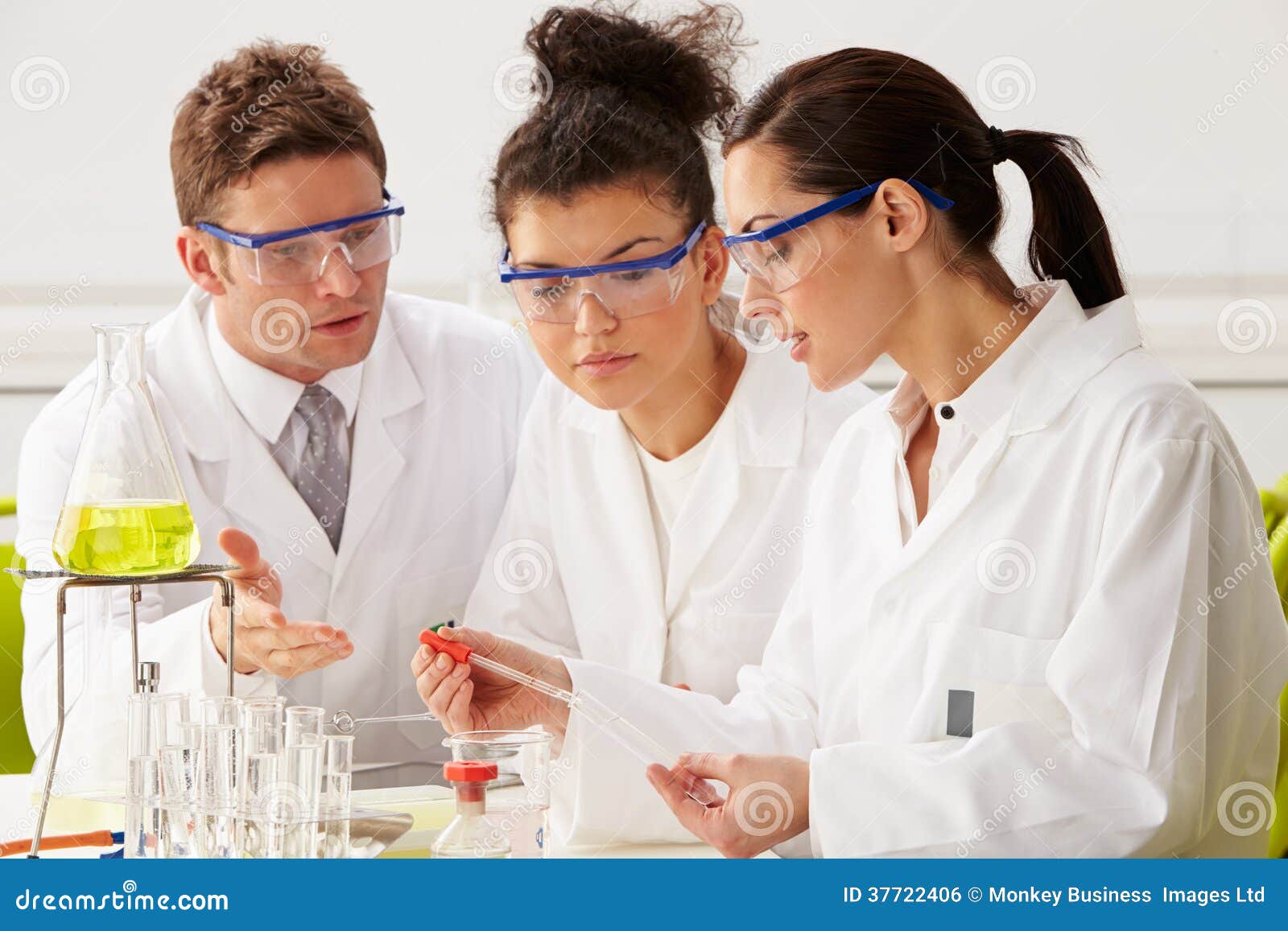 Group of Scientists Performing Experiment in Laboratory Stock Photo ...