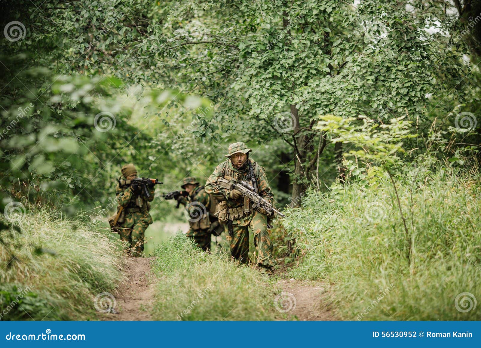Group of Soldiers Special Forces during the Raid in the Forest Stock ...