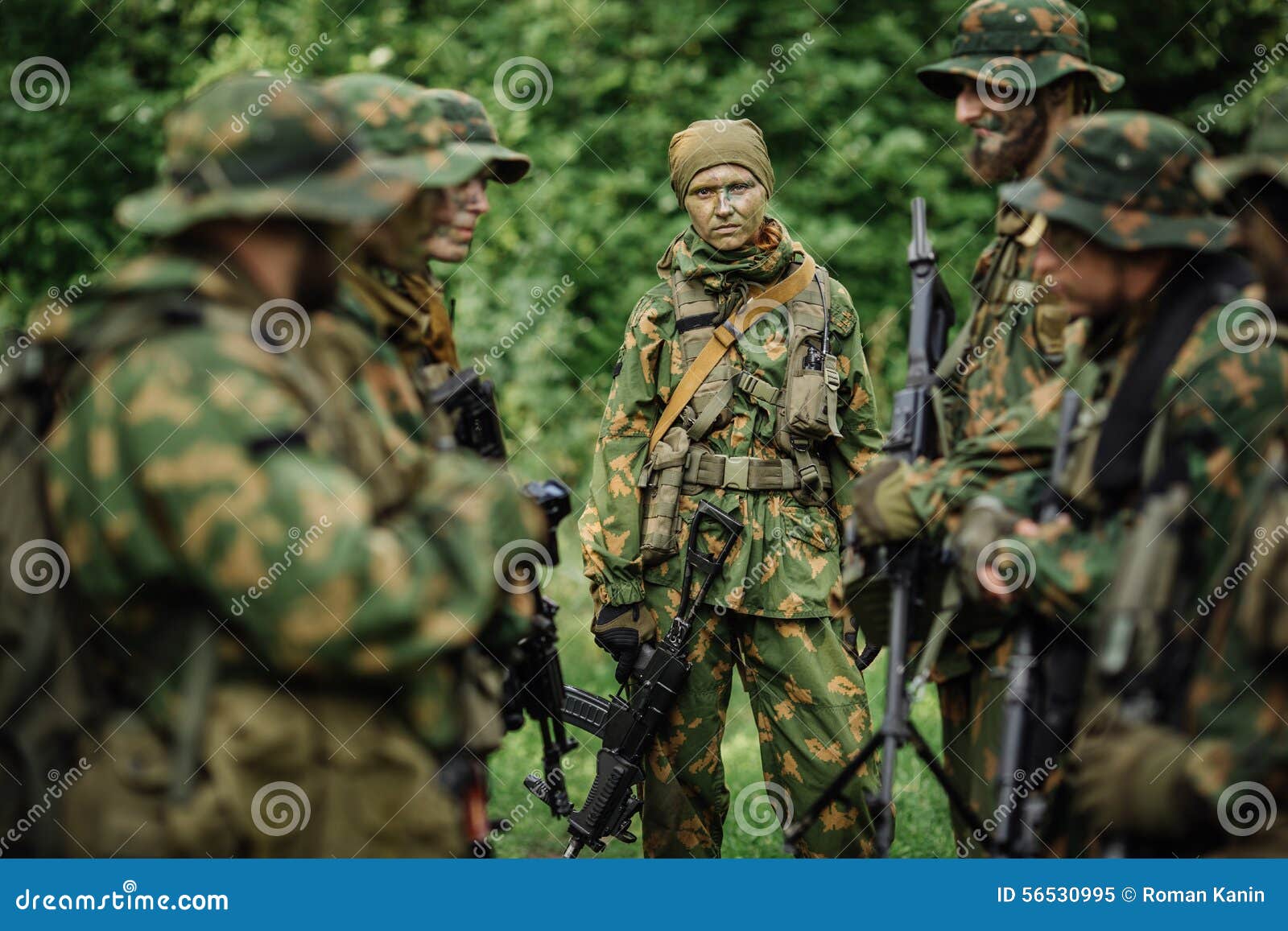 Group of Soldiers Special Forces during the Raid in the Forest Stock ...