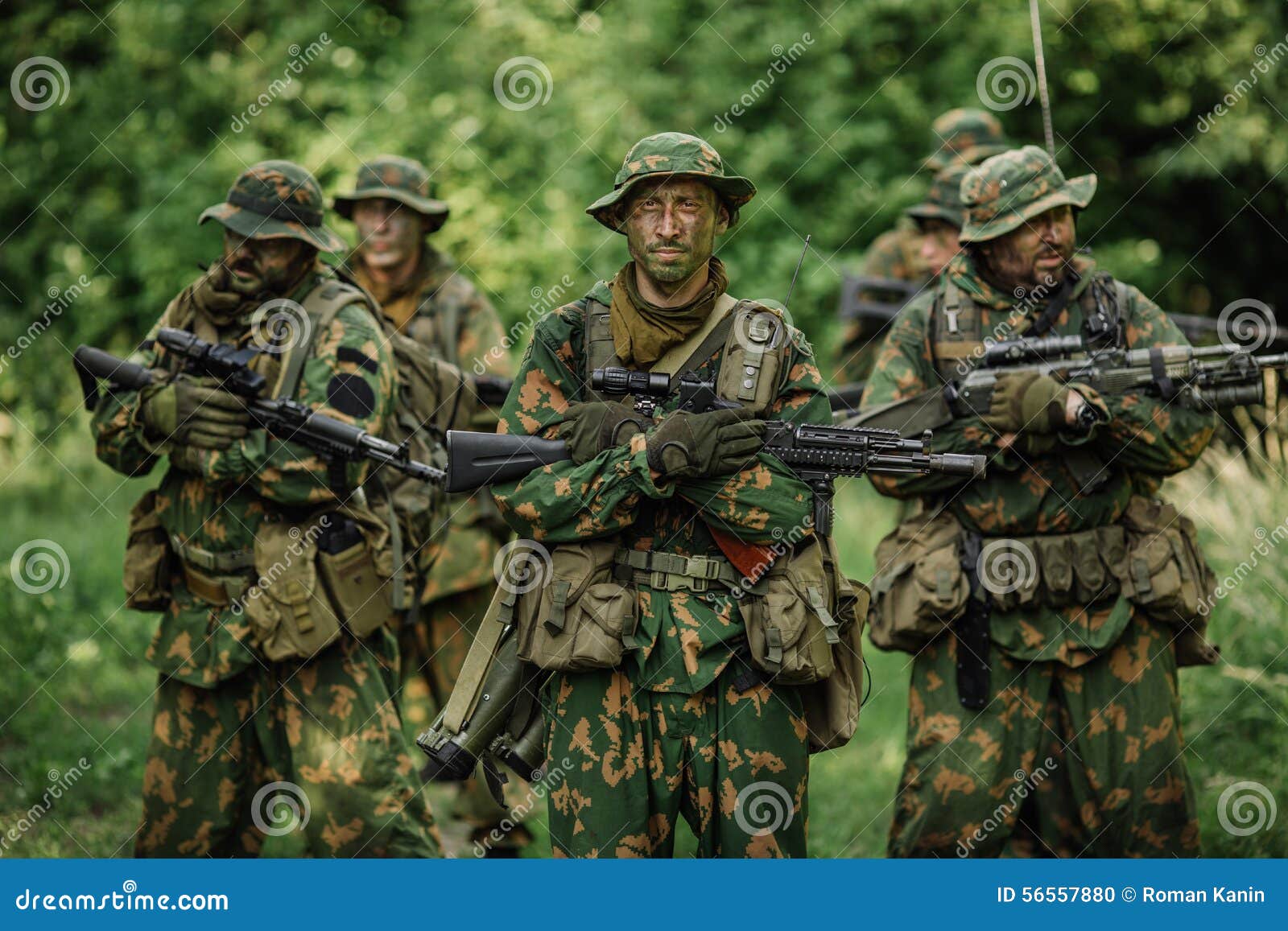 Group of Soldiers Special Forces during the Raid in the Forest Stock ...