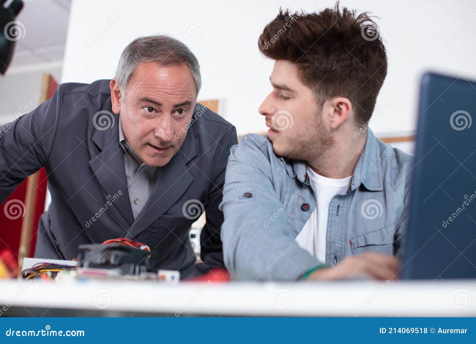 Group Student Doing Technical Vocational Practice with Teacher Stock ...