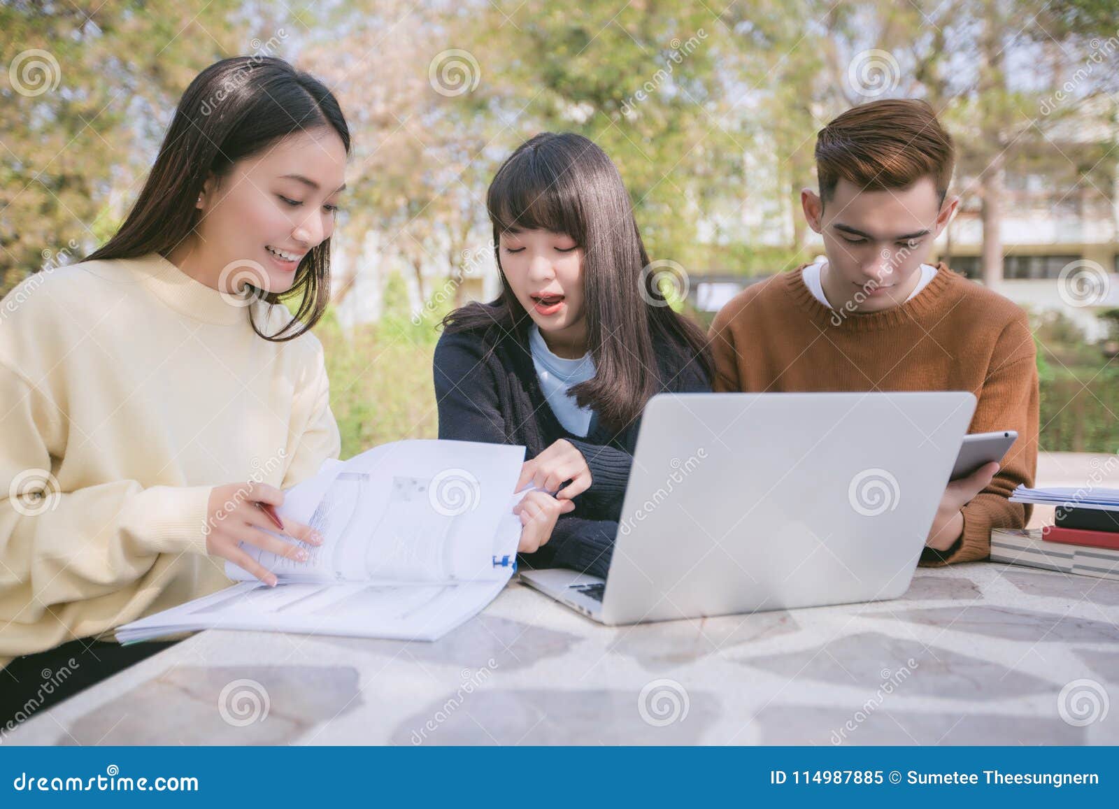 Group Students Smile and Have Fun it Also Helps To Share Ideas I Stock ...