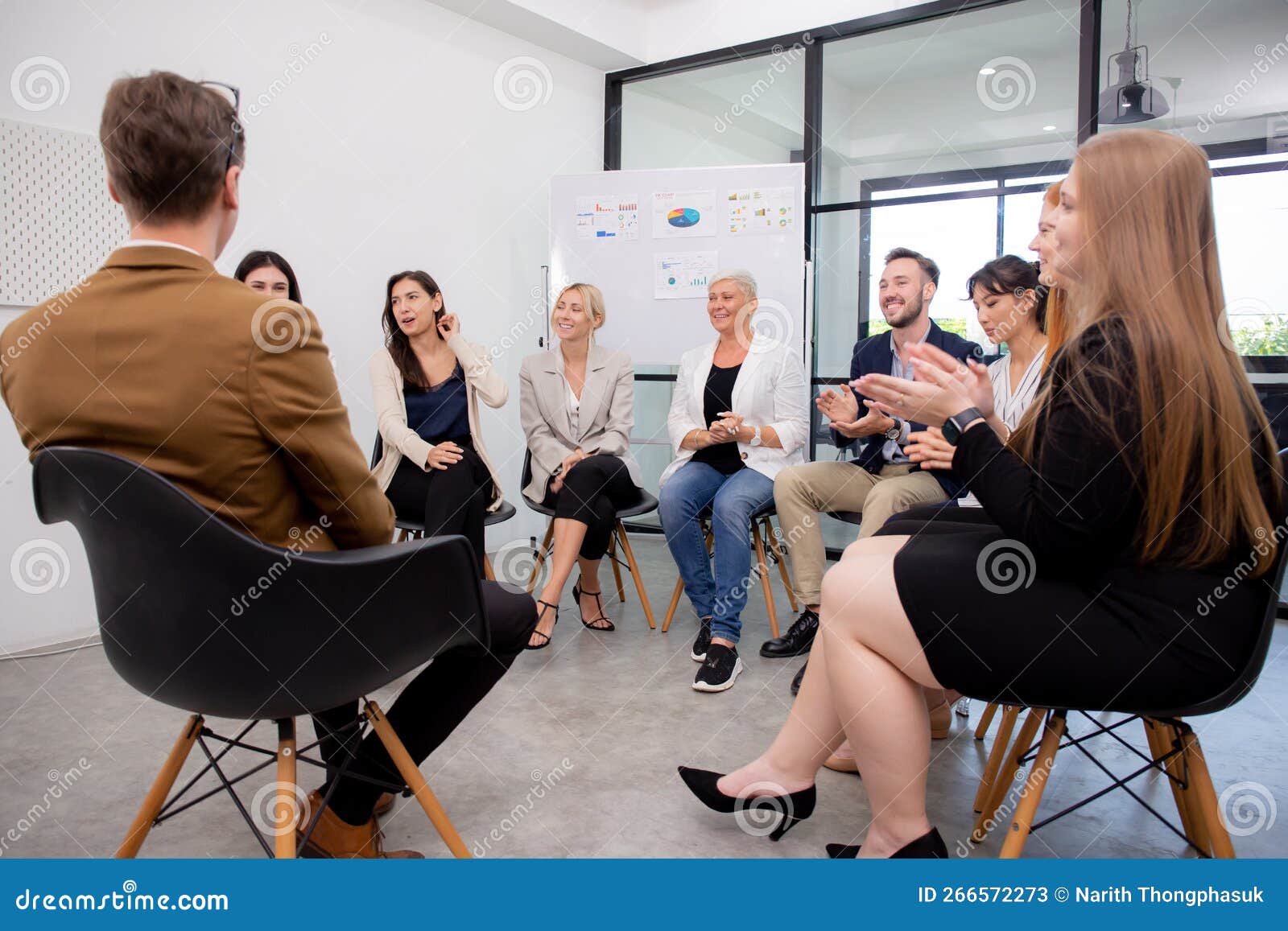 Group of Team Business People Sitting a Circle Brainstorming and ...