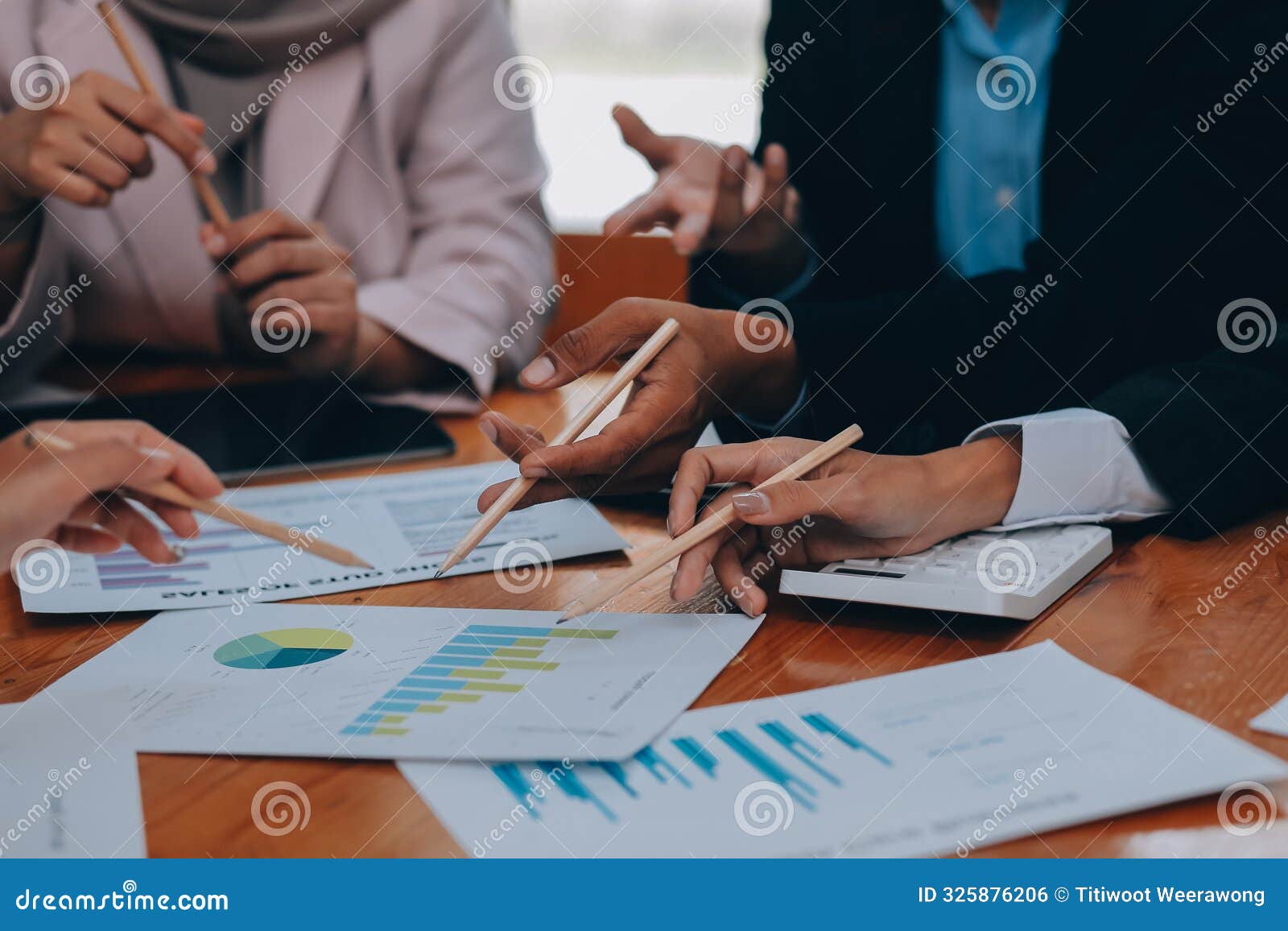 Group of Young Asian Business People Brainstorm Collaboration Ideas at ...