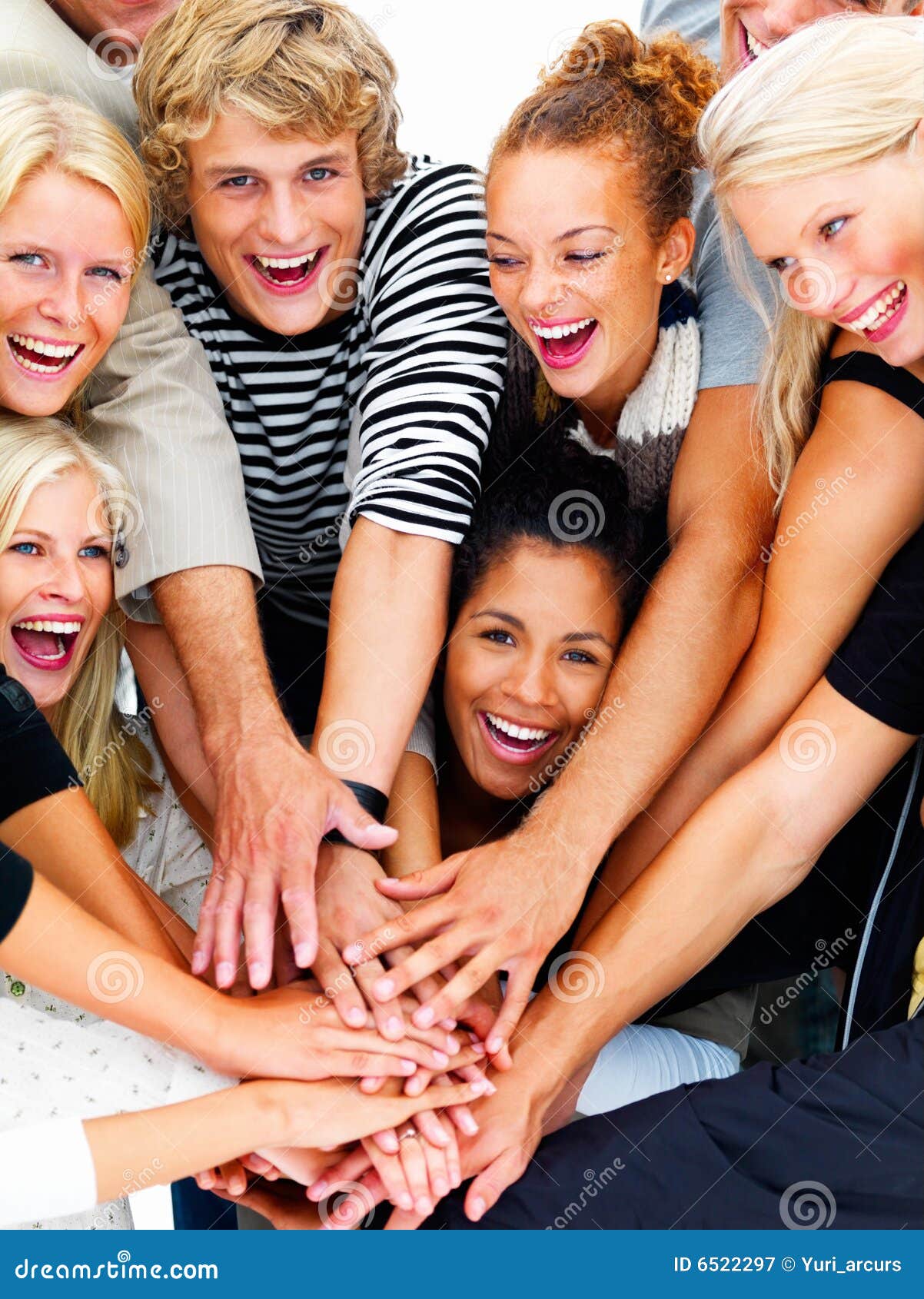 Groupe D'amis De Sourire Avec Des Mains Sur Des Mains Image stock ... Groupe D'amis De Sourire Avec Des Mains Sur Des Mains Image stock ...