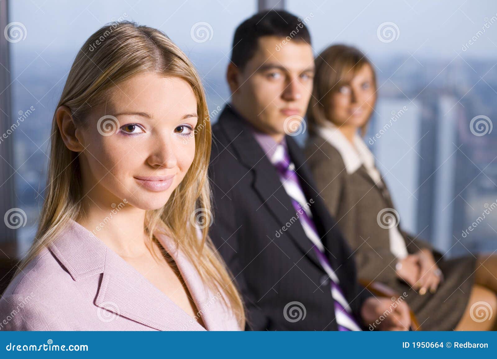 Groupe de gens d'affaires photo stock. Image du bureau - 1950664