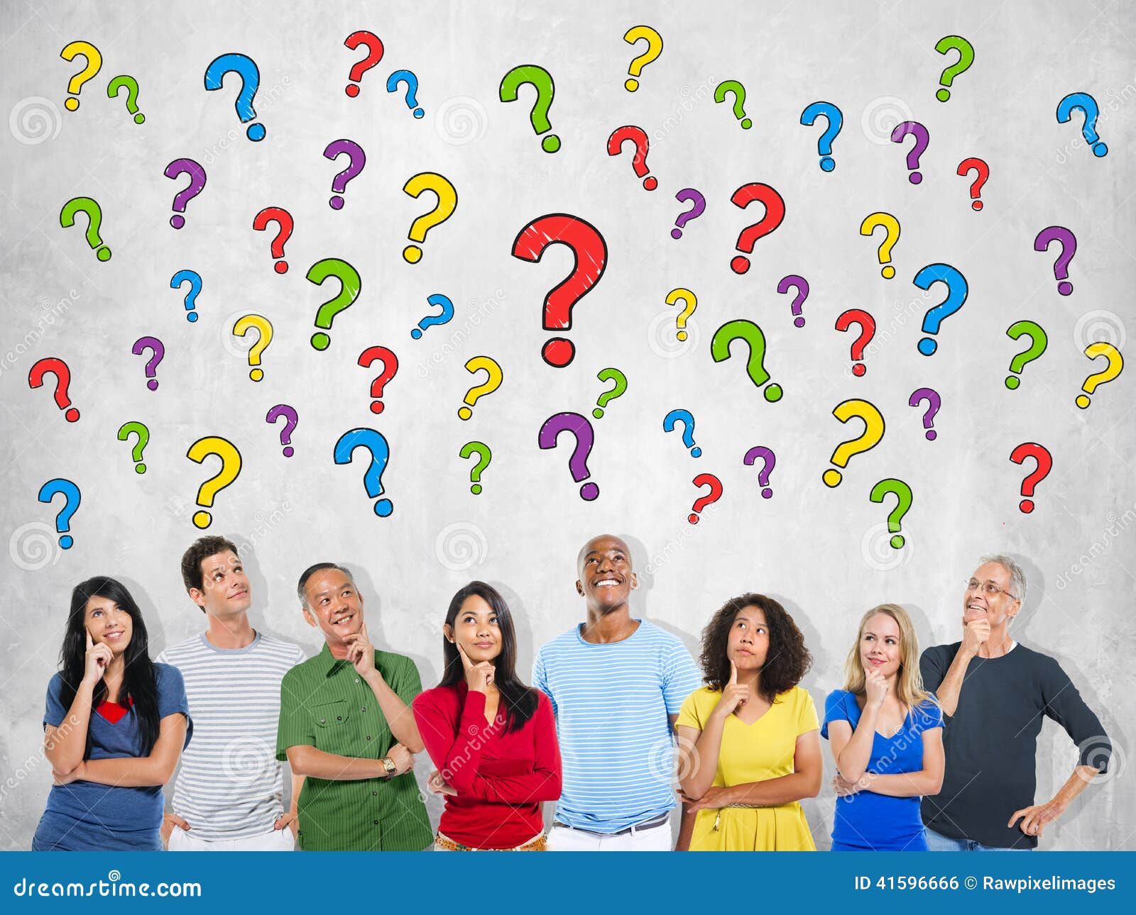 Groupe De Personnes Multi-ethnique Pensant Et Points D'interrogation ...