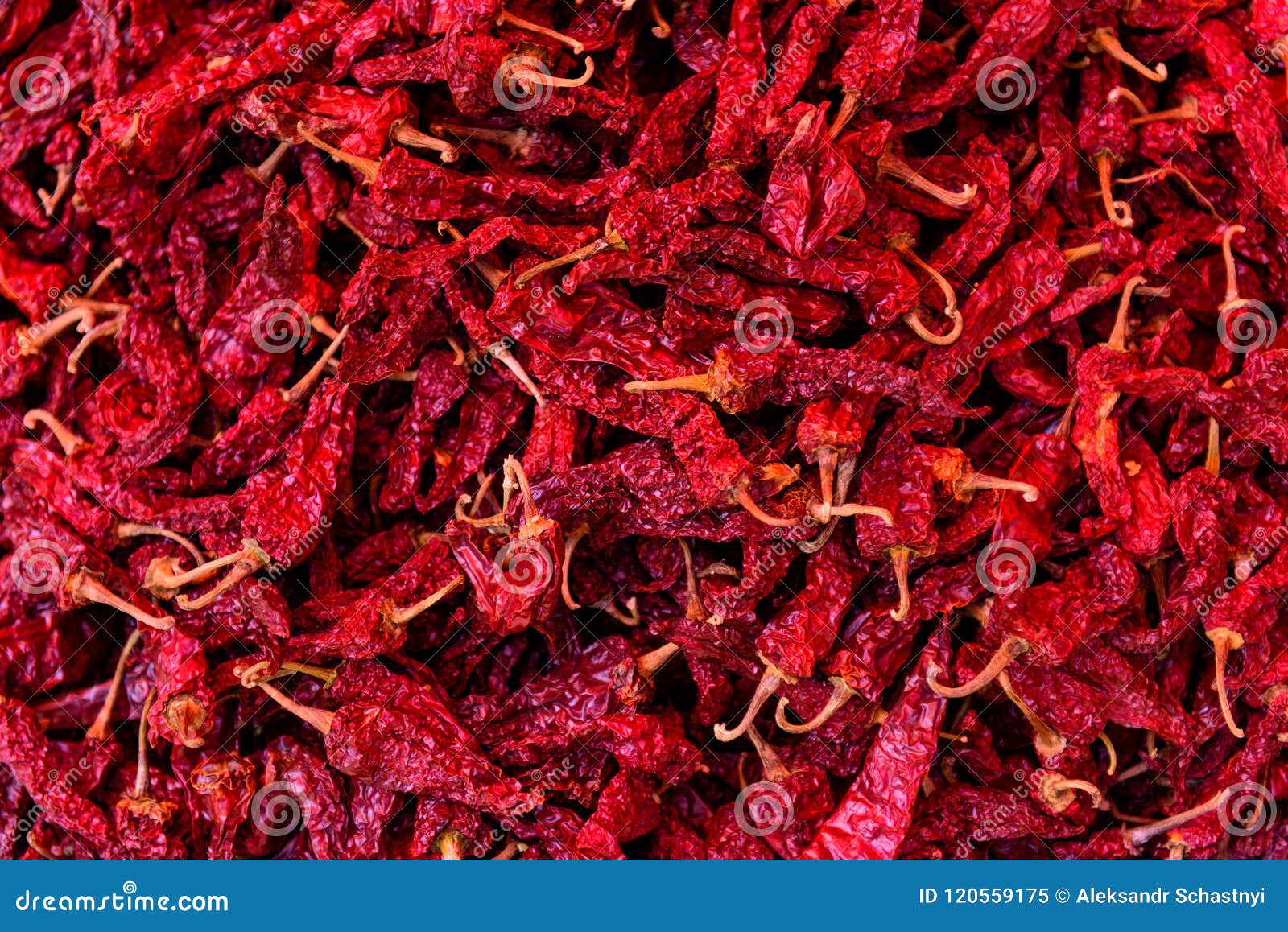 Groupe De Piments Sec Par Rouge Fond Et Texture Image stock - Image du ...