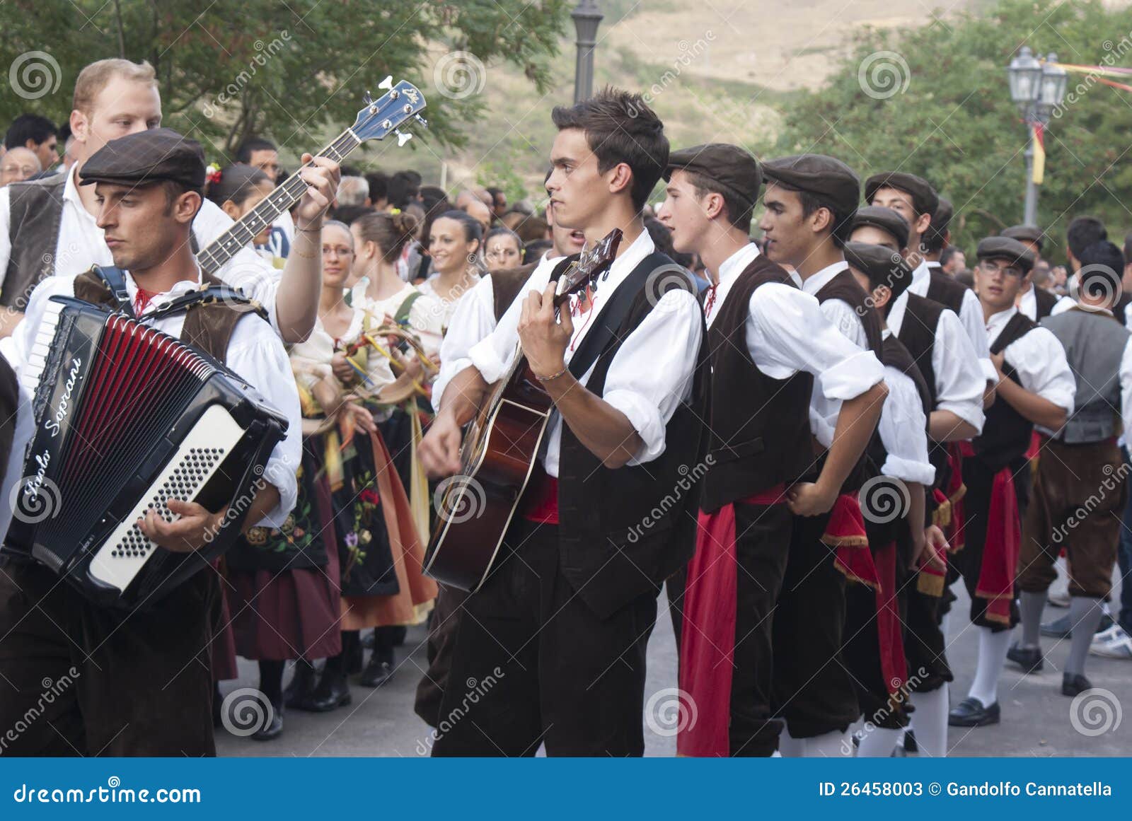Groupe Folklorique De Sicile Photo stock éditorial - Image du indigène ...