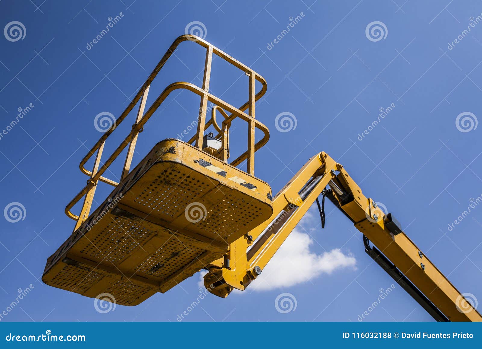 Gru Dell'elevatore Con I Precedenti Del Cielo Fotografia Stock ...