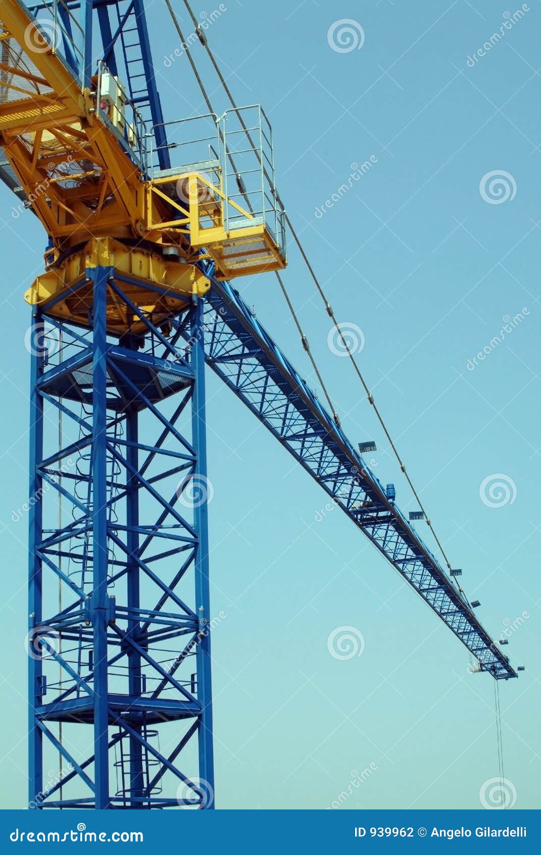 Gru di costruzione fotografia stock. Immagine di industria - 939962
