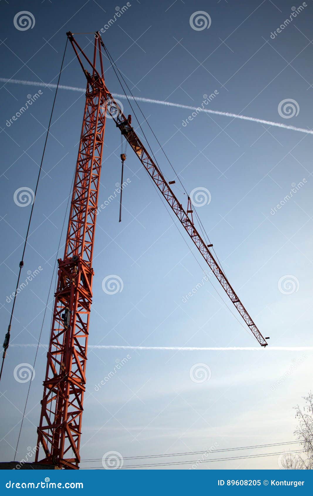 Gru Di Costruzione Nel Rosso Immagine Stock - Immagine di vista ...