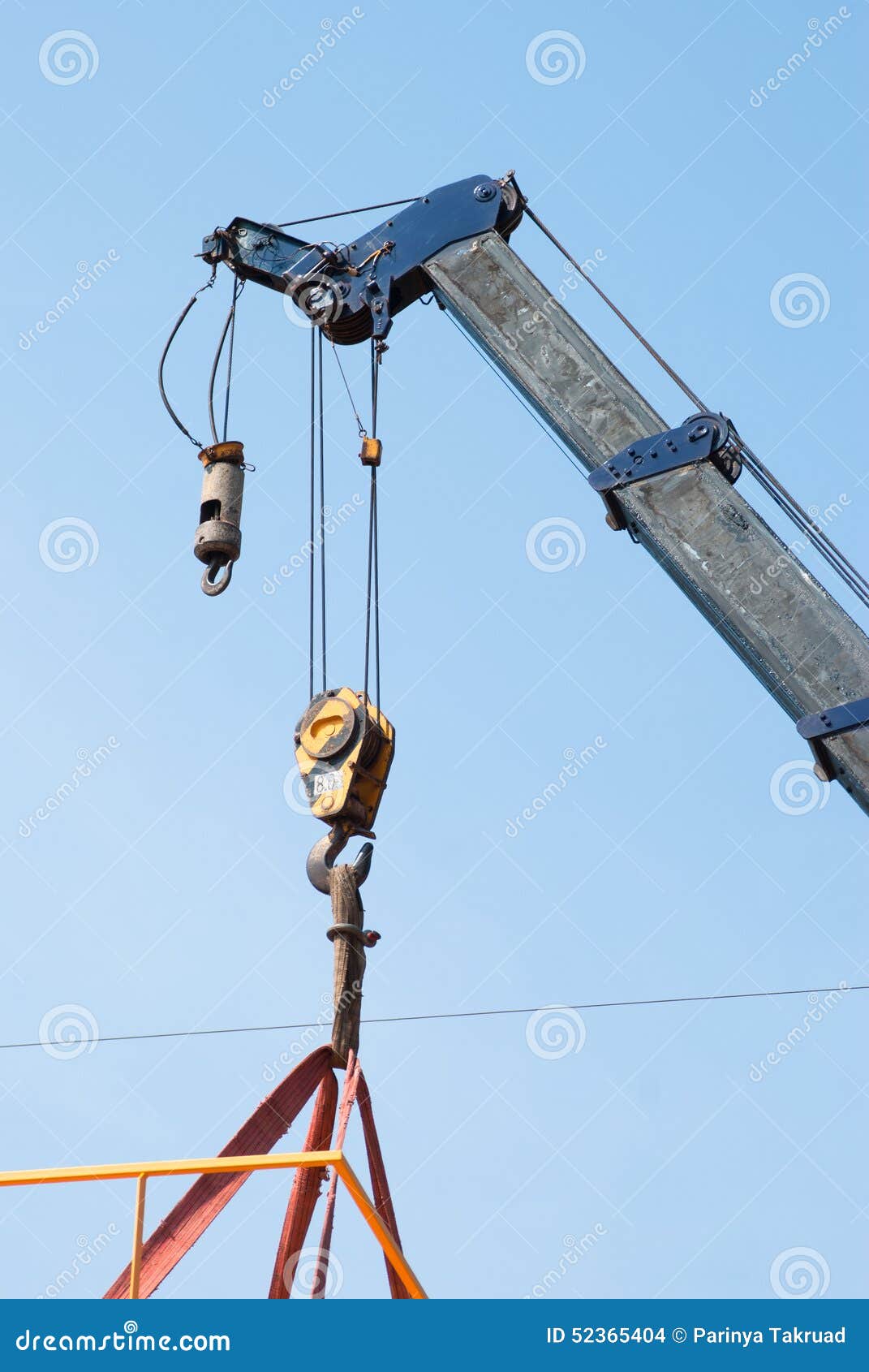 Gru Mobile Che Di Sollevamento Una Struttura Fotografia Stock ...