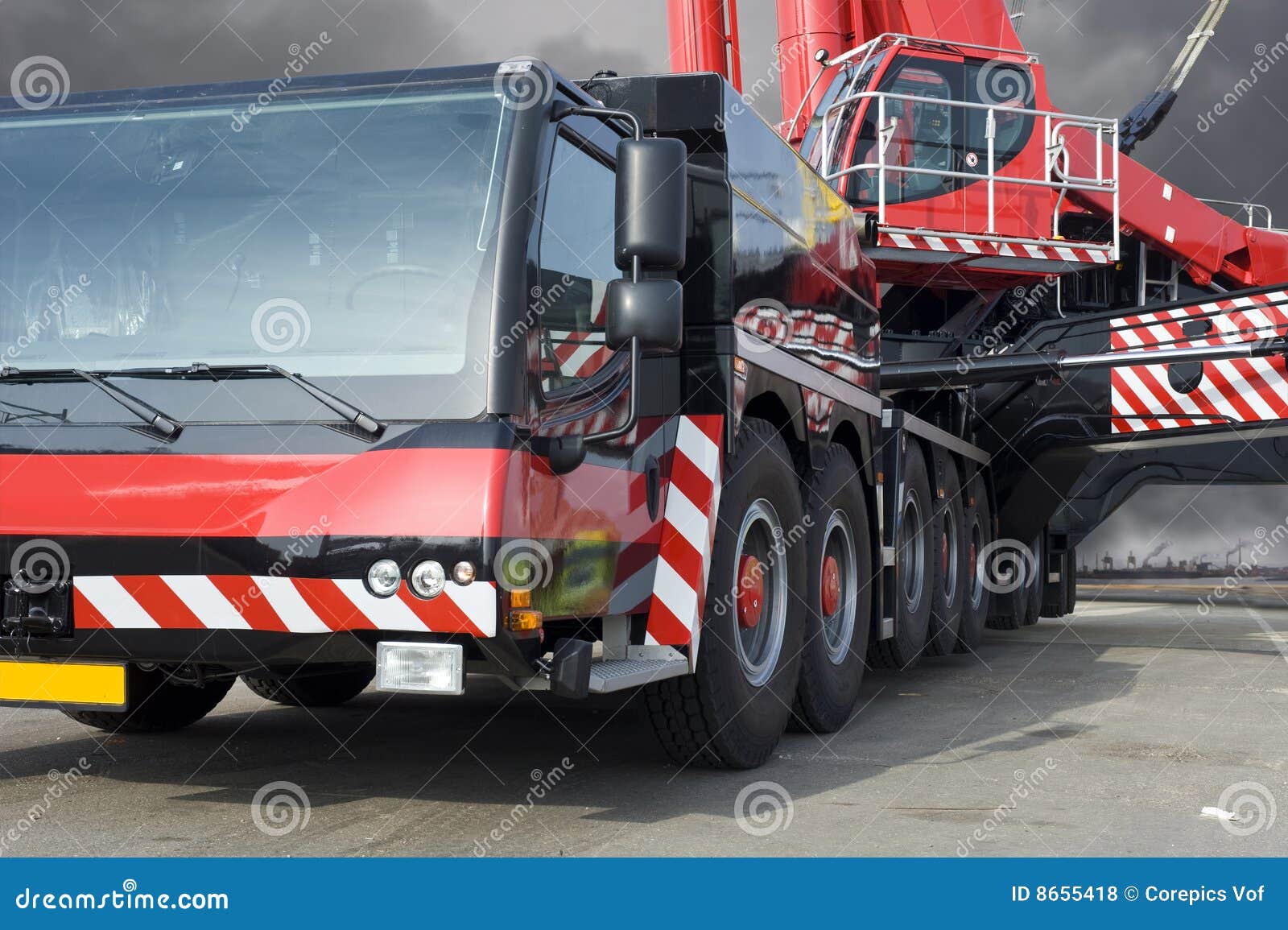 Gru mobile enorme fotografia stock. Immagine di braccio - 8655418