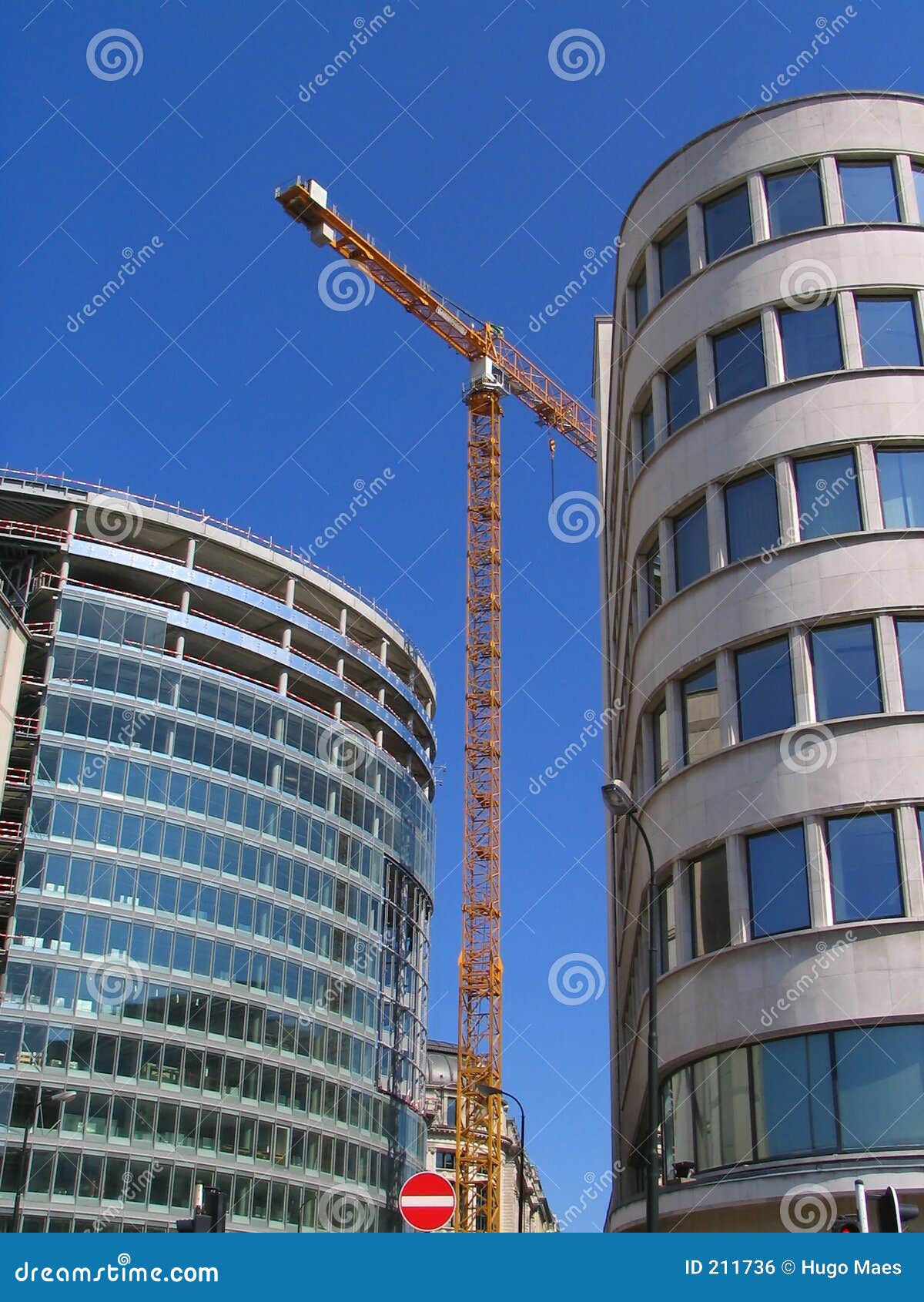 Gru Sopra Le Costruzioni Moderne Fotografia Stock - Immagine di ...