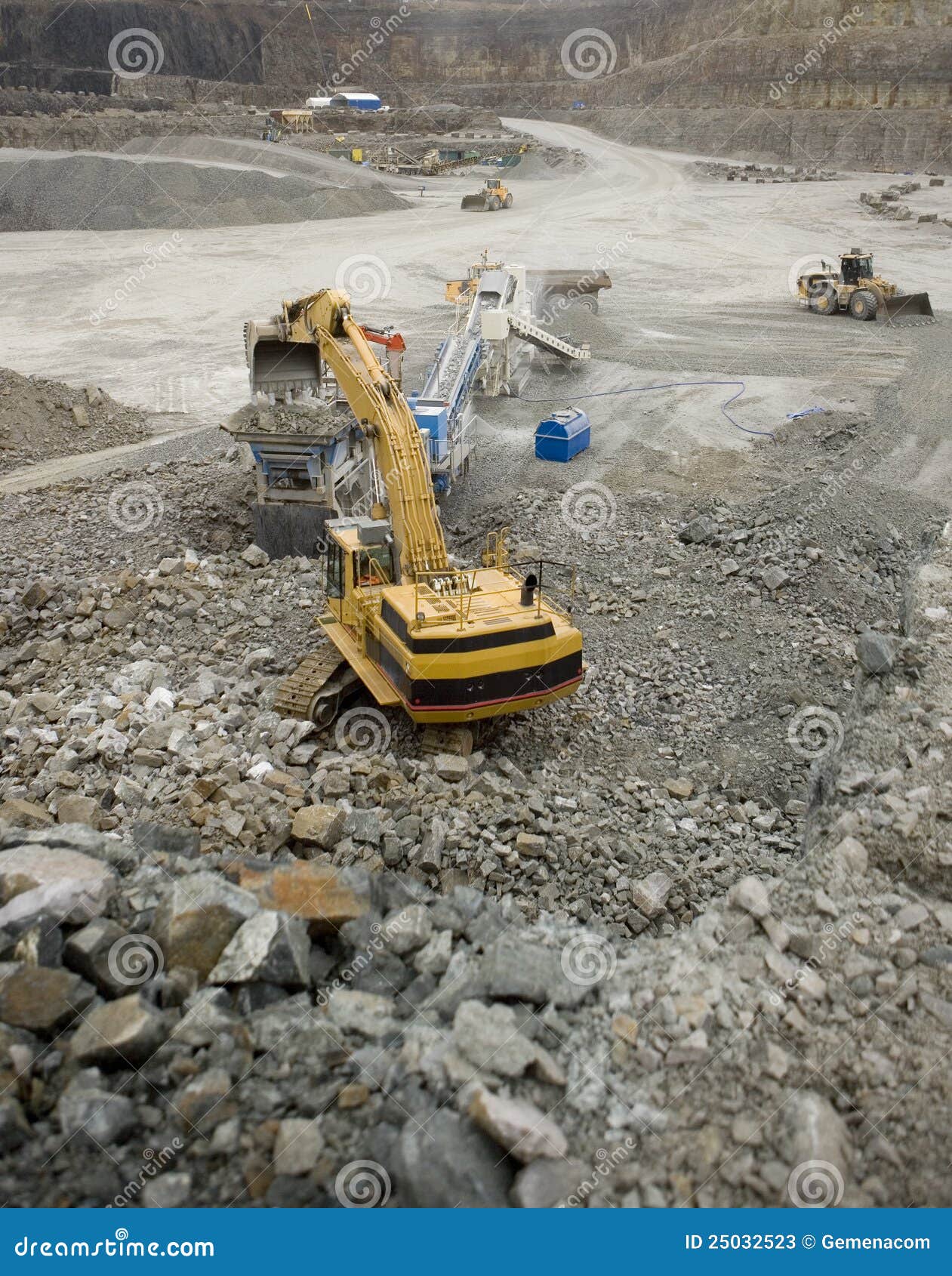 Gruben-Grube stockbild. Bild von aufbau, bergbau, arbeit - 25032523