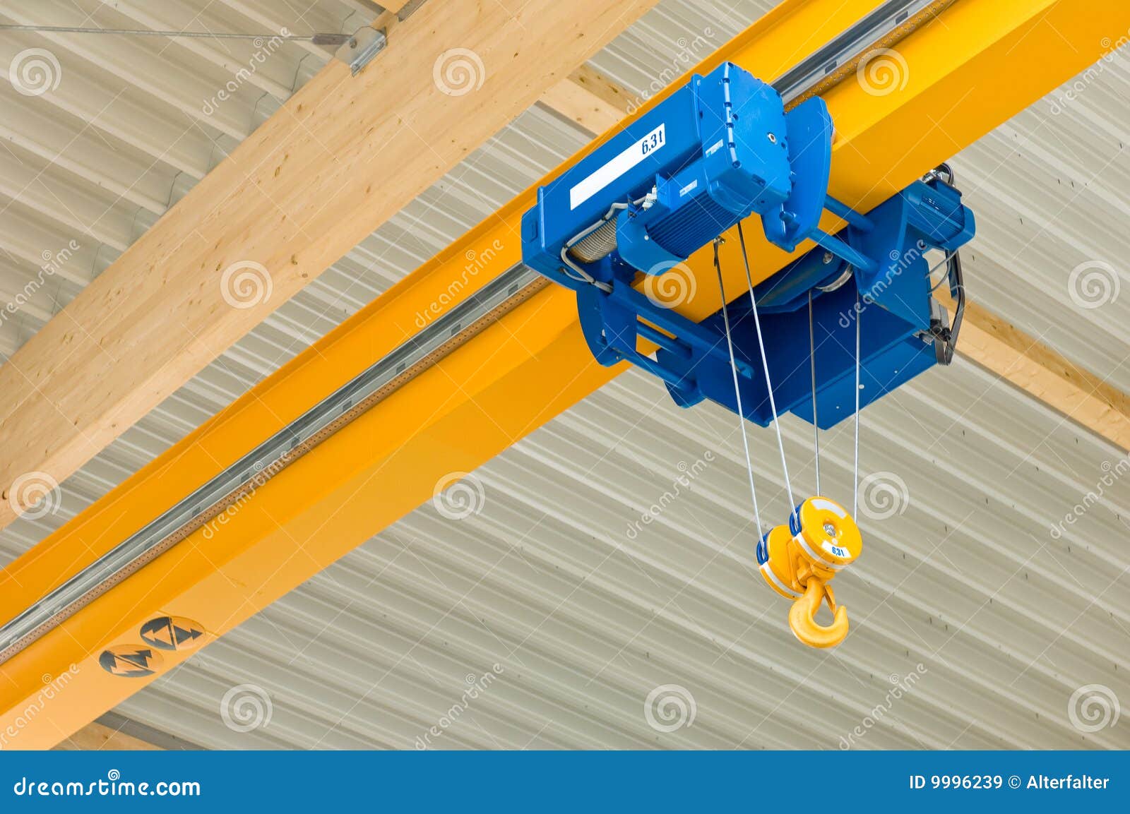 Grue image stock. Image du above, traction, kilogramme - 9996239