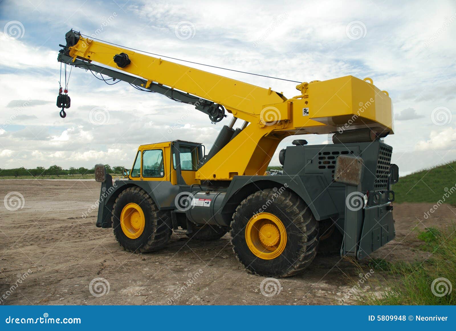 Grue mobile photo stock. Image du grue, pneus, matériel - 5809948