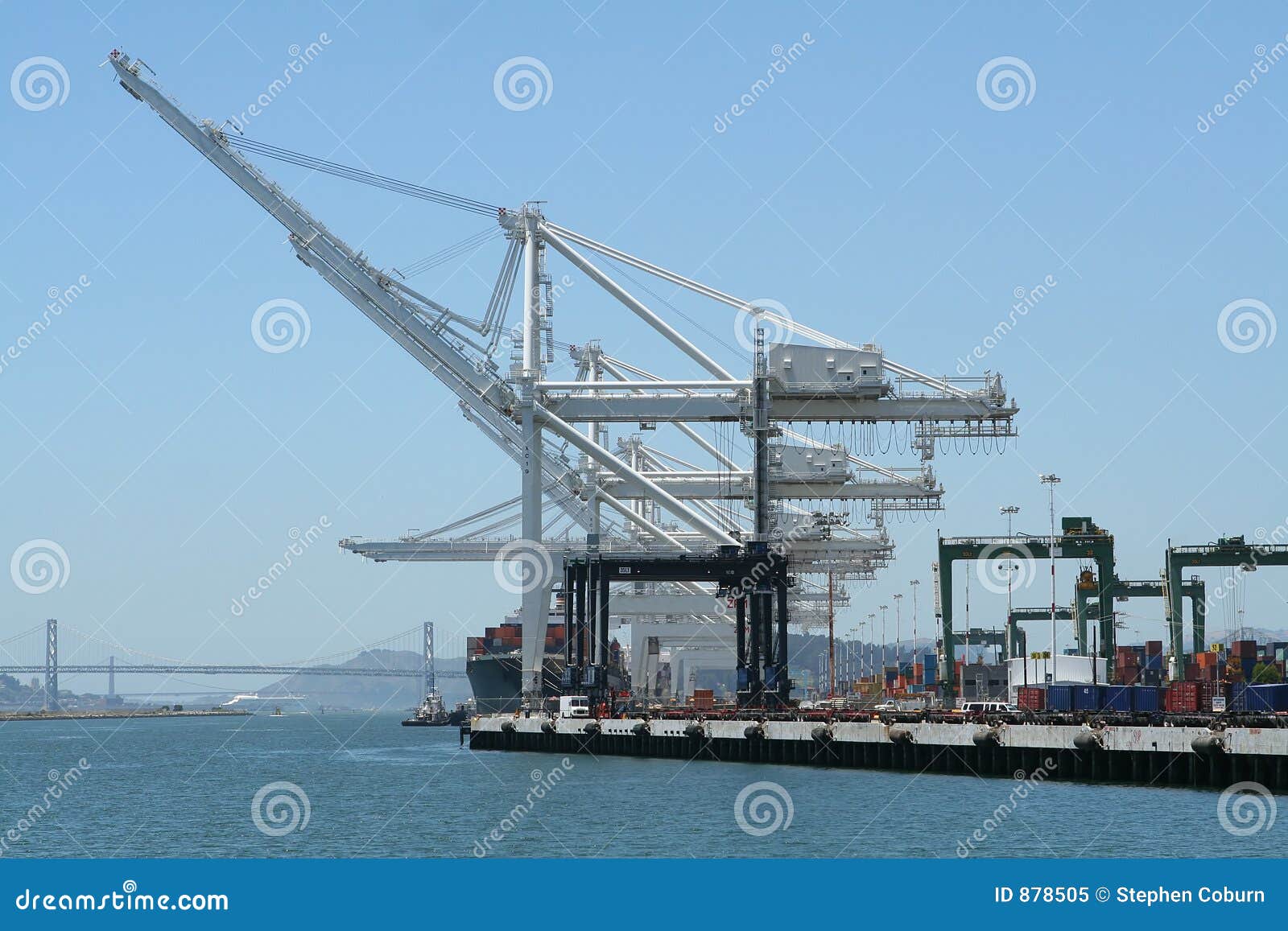 Grues image stock. Image du marchandises, grues, industriel - 878505