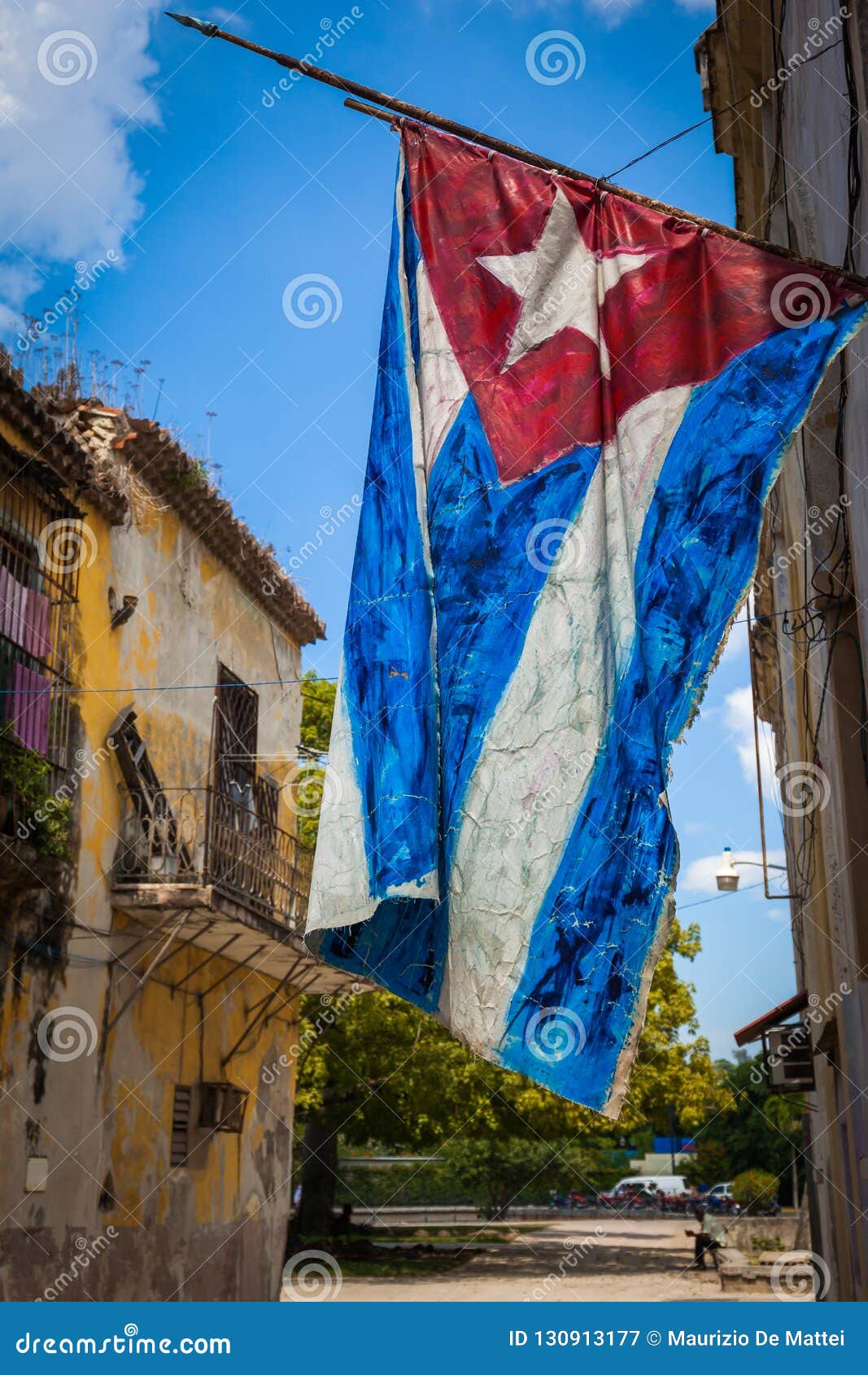 Grungy Cubaanse vlag stock afbeelding. Image of cuba - 130913177