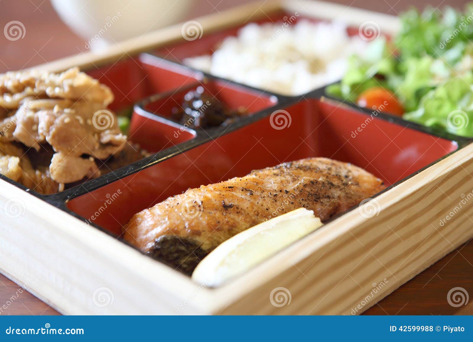 Grupo de Bento foto de stock. Imagem de delicadeza, caixa - 42599988