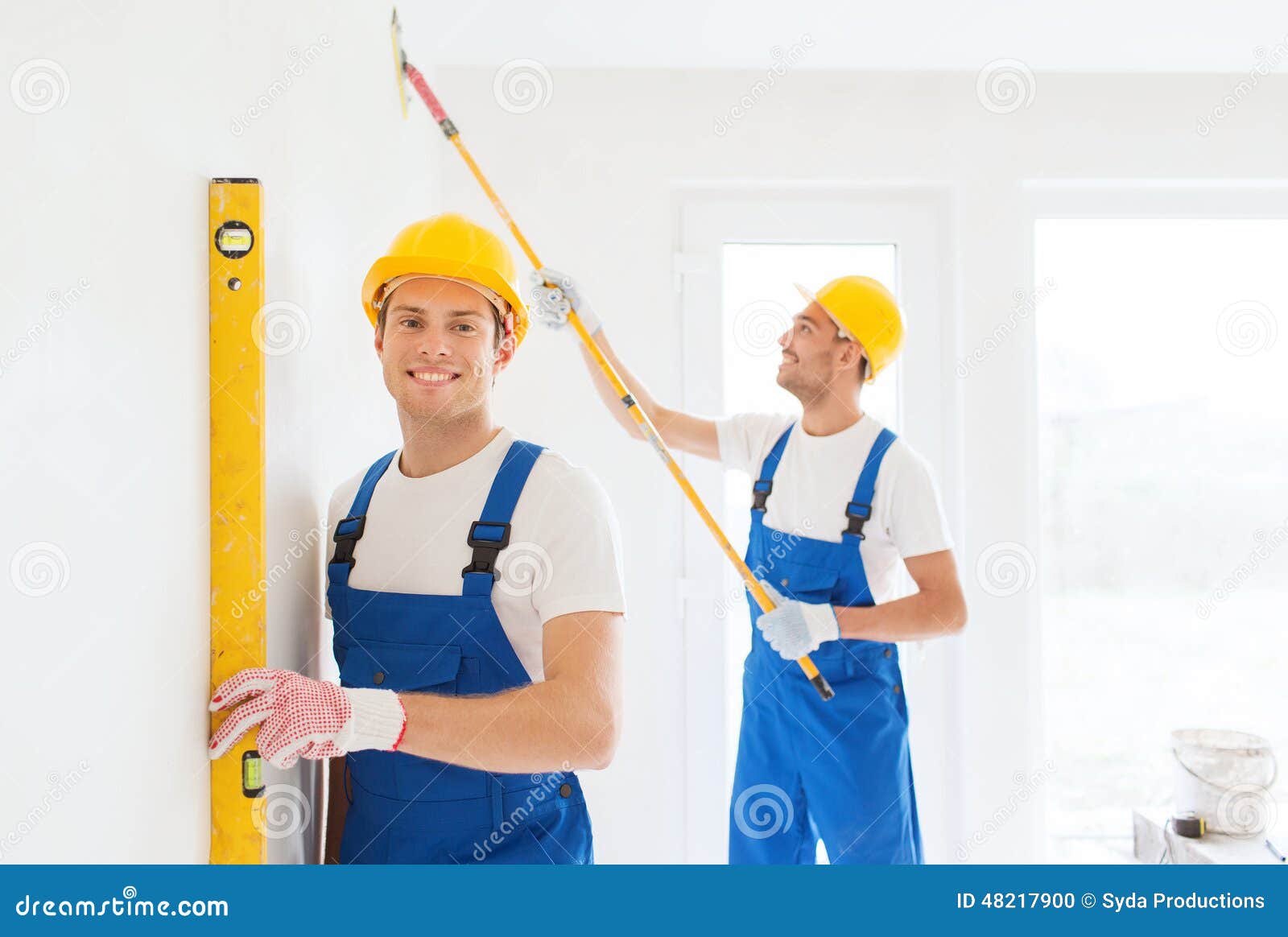 Grupo De Construtores Com Ferramentas Dentro Foto de Stock - Imagem de ...